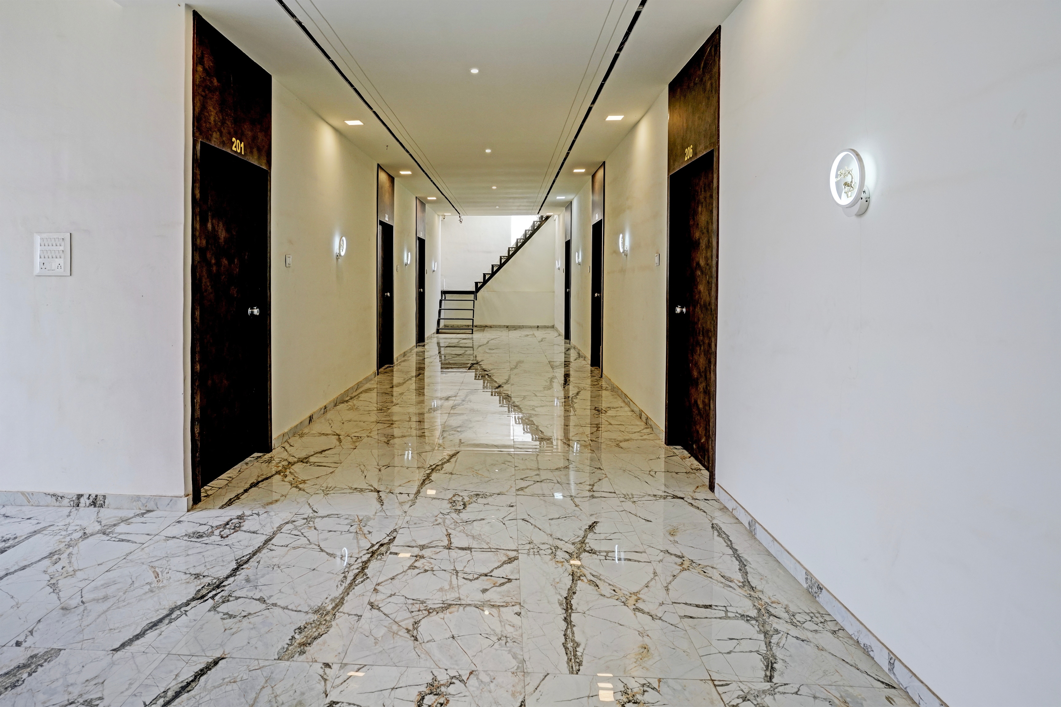 Hotel O White Palace Hotel, Flagship Rajkot, Book @ ₹843 - OYO