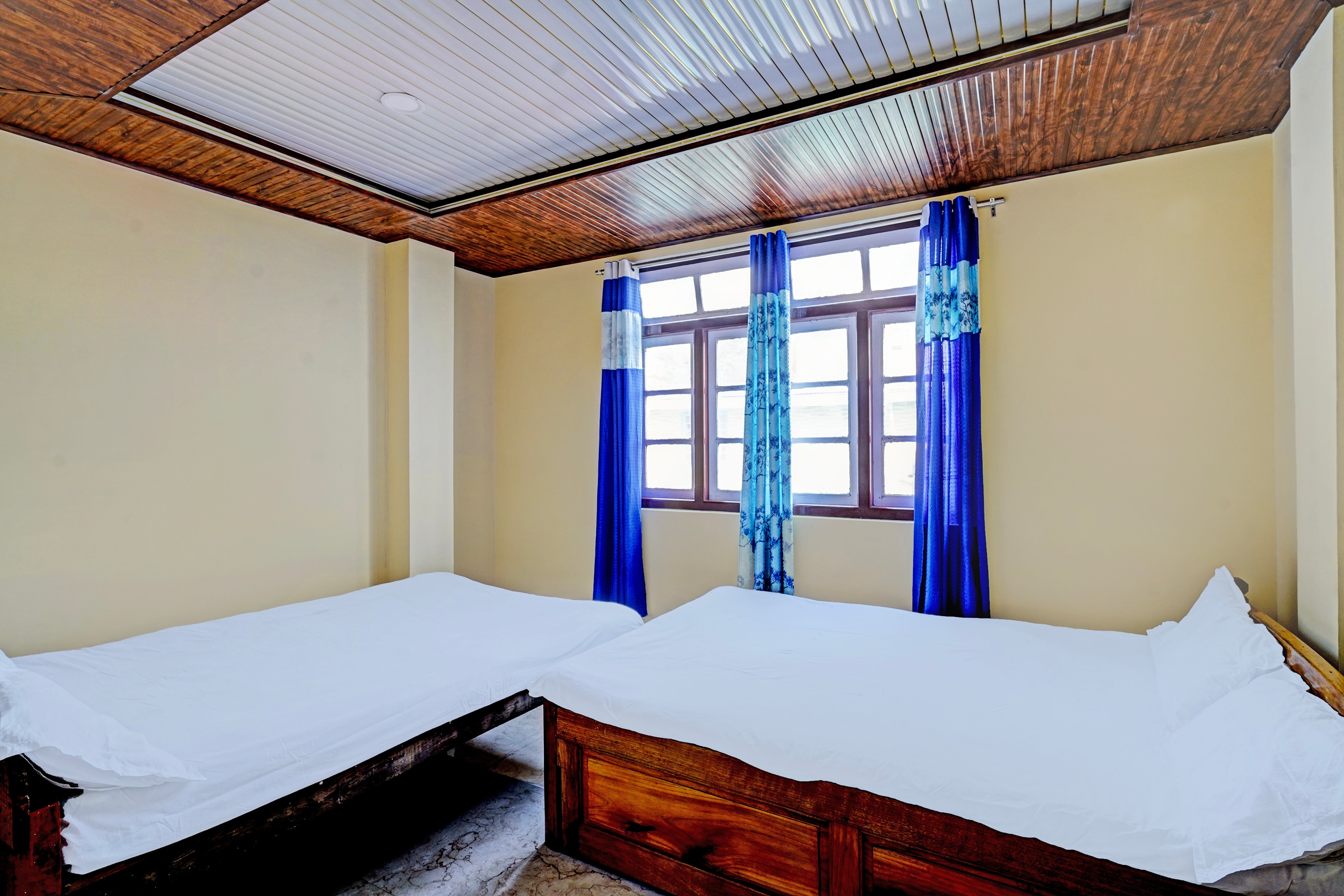 Hotel O Adarash Hotel, Flagship Darjeeling, Book @ ₹1572 - OYO