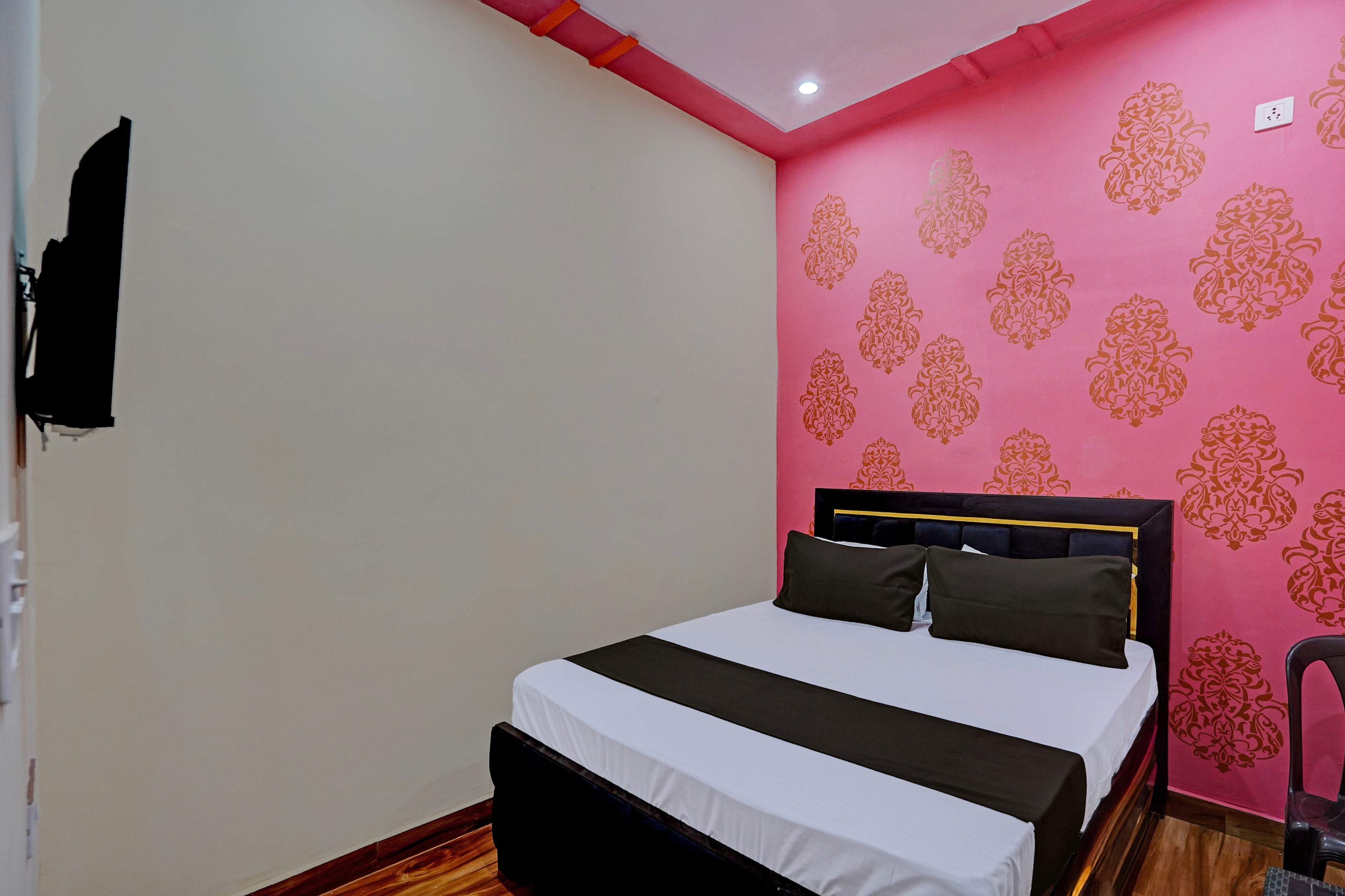 Hotel O Royal orbit inn, Flagship Ghaziabad, Book @ ₹862 - OYO