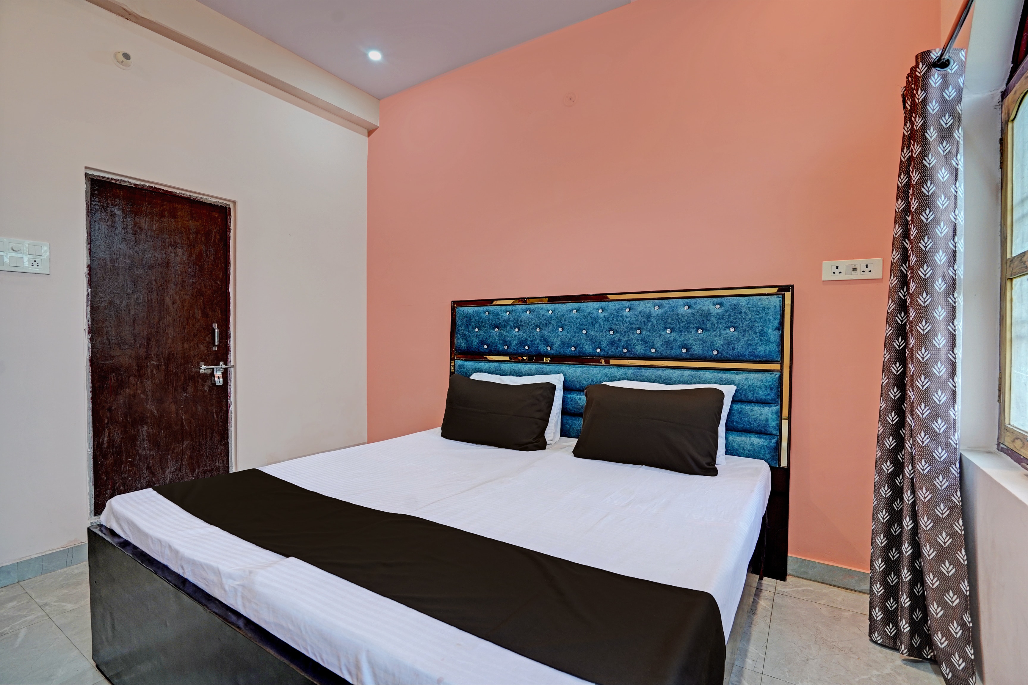 Hotel O PURVI GANGA P.GUEST HOUSE, Home Varanasi, Book @ ₹756 - OYO