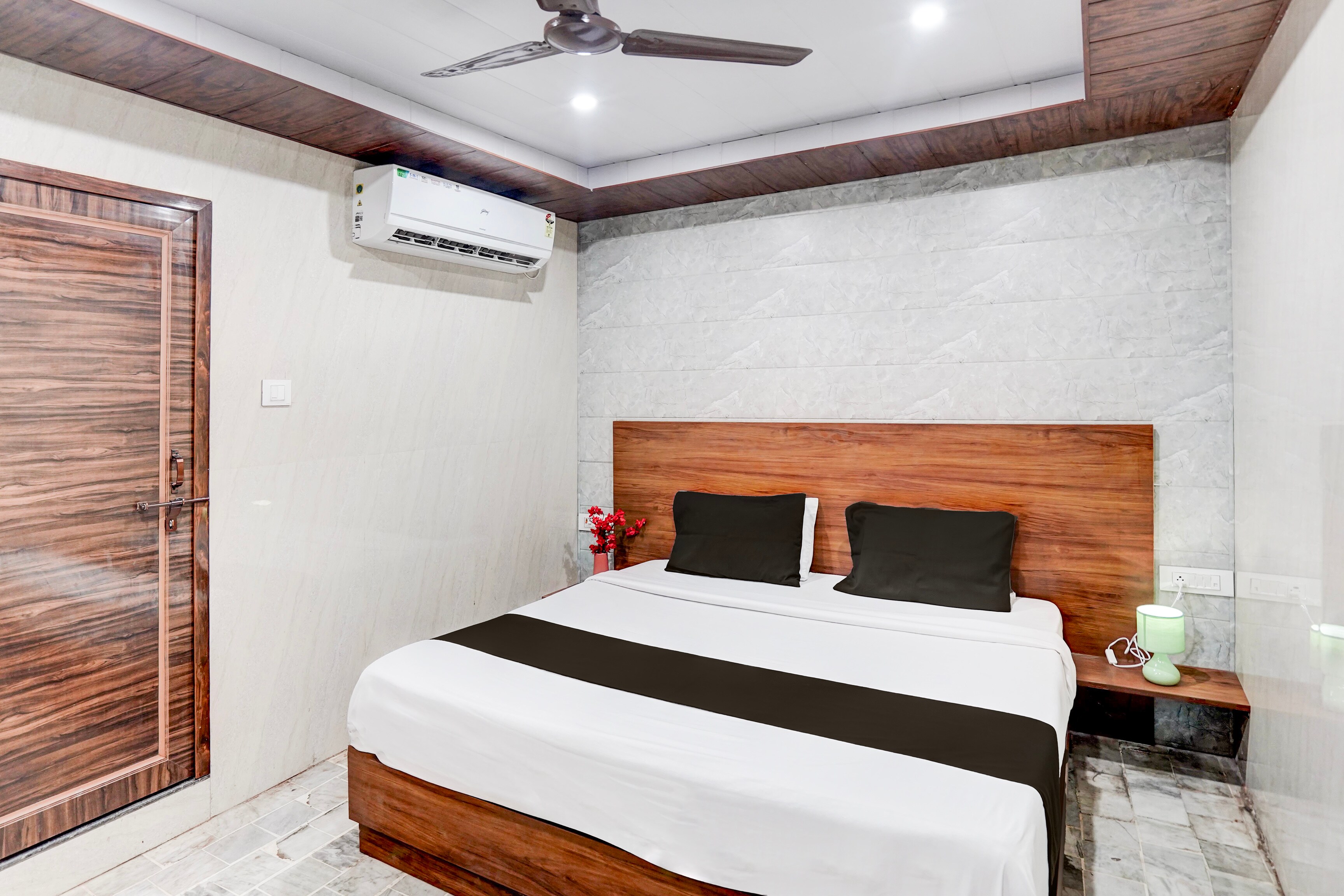 Flagship Hotels in Hotel Mandakini Royale, Kanpur Starting @ ₹461 ...
