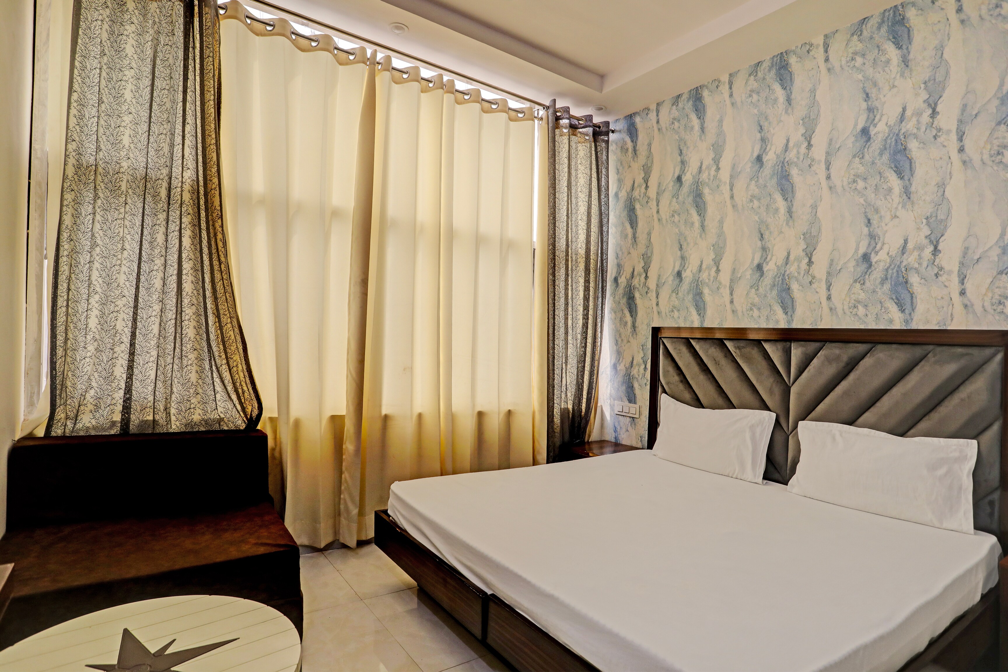 OYO Golden Roof, Flagship Zirakpur, Book @ ₹608 - OYO