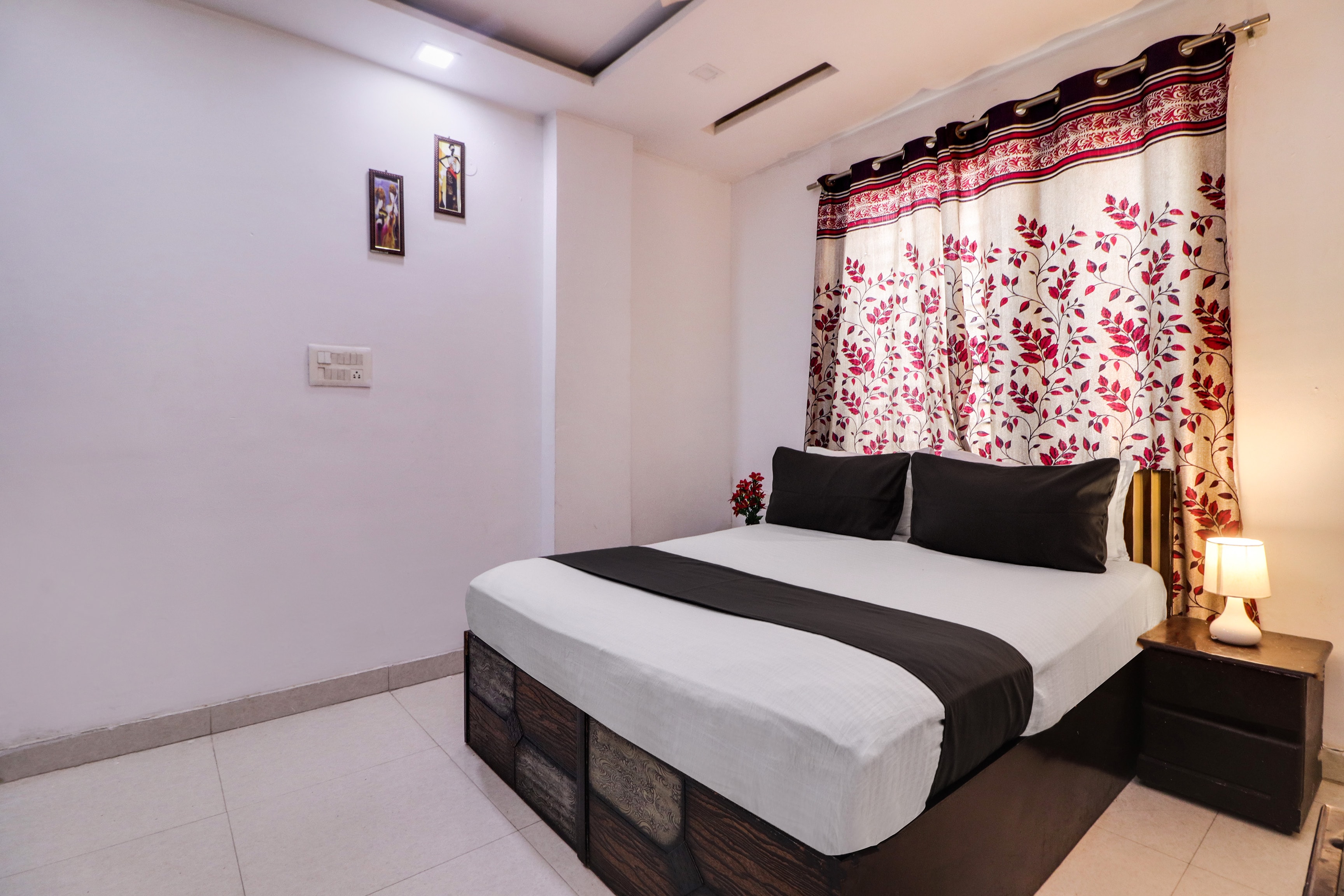 Hotel O Golden Key Near GS Mall, Flagship Delhi, Book @ ₹1531 - OYO