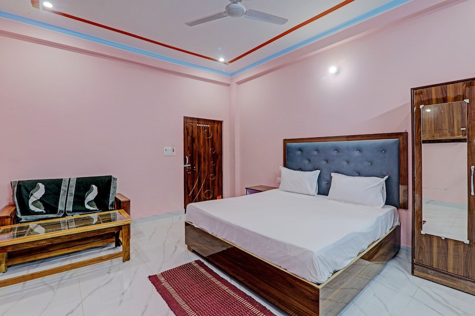 OYO Goswami Guest House , Flagship Ayodhya, Book @ ₹1095 - OYO
