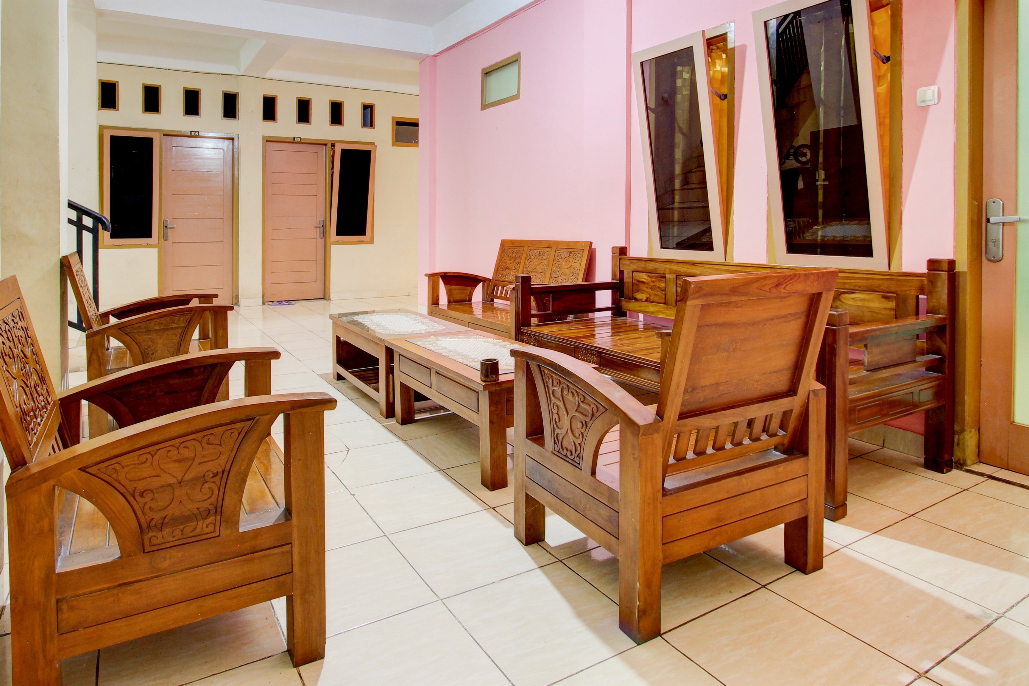 OYO Life 93662 Kost Pak Budi, OYO Living Sragen, Book @ Rp94698 - OYO