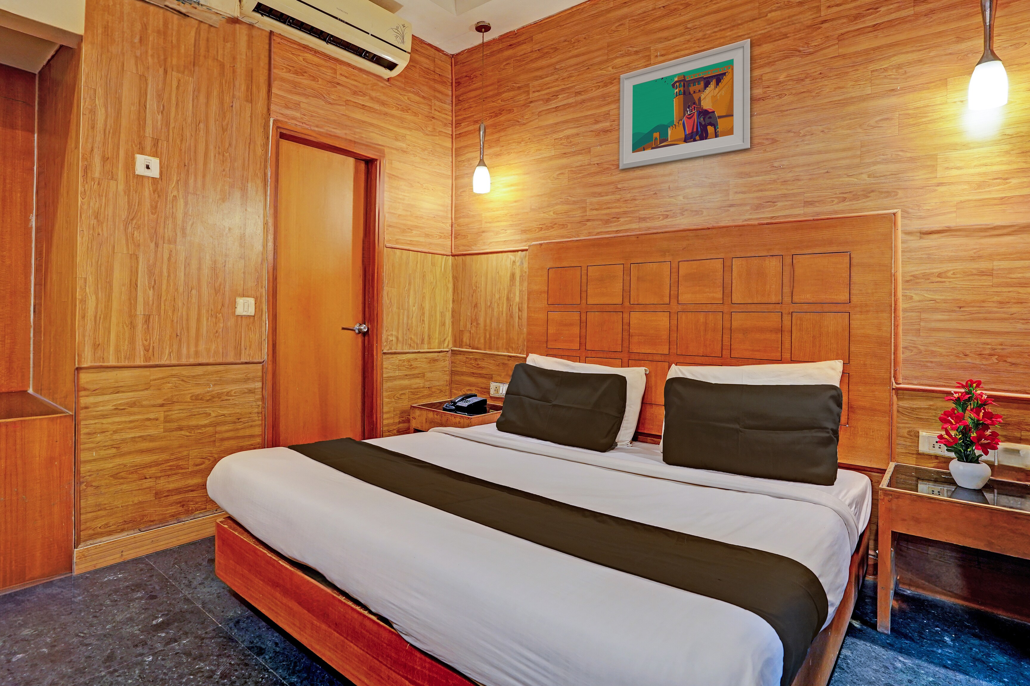 OYO One Hotel, OYO Rooms Ghaziabad, Book @ ₹1220 - OYO