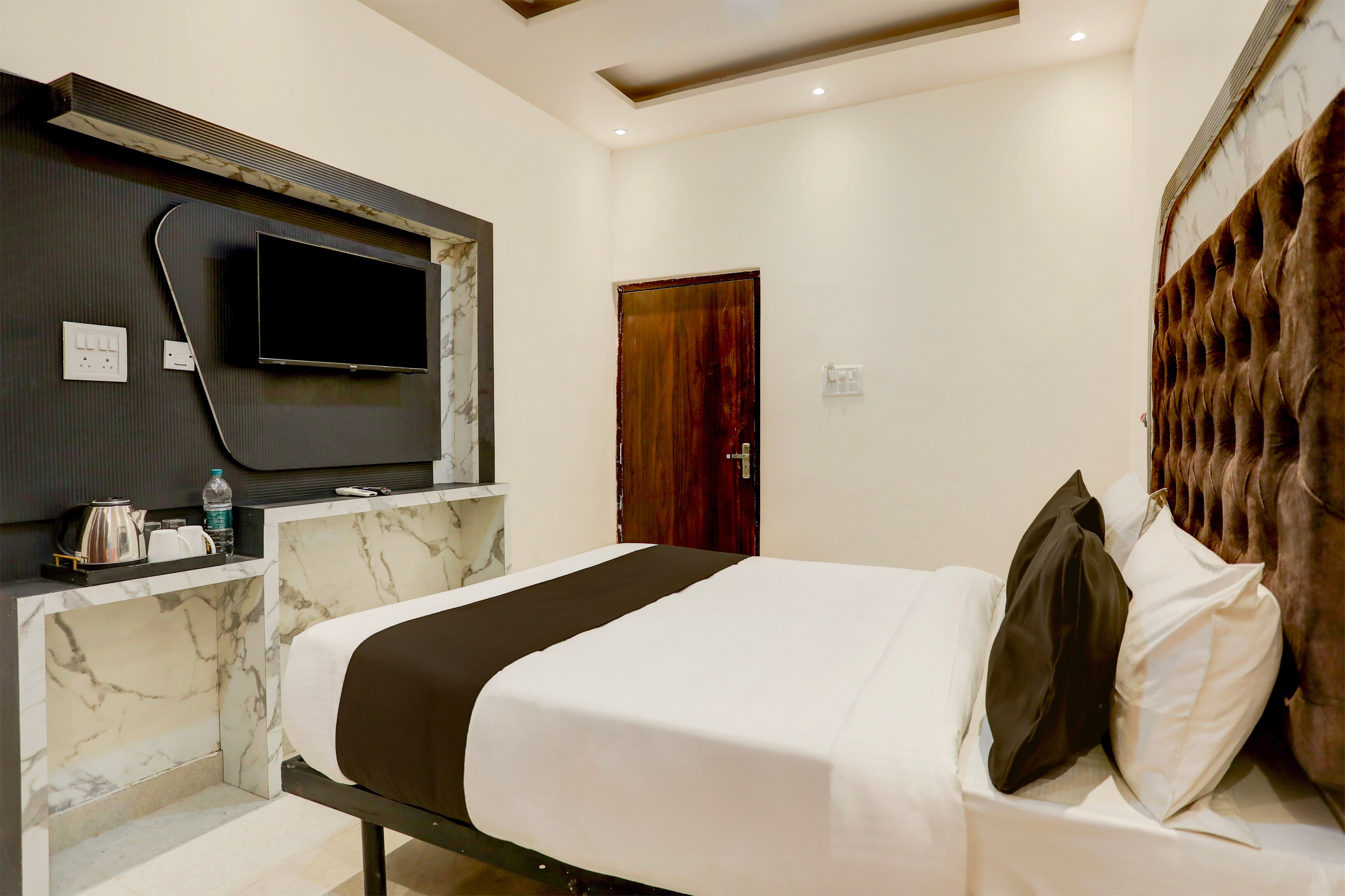 Hotels in Kashi Vishwanath Temple, Varanasi Starting @ ₹674 - Upto 80% ...