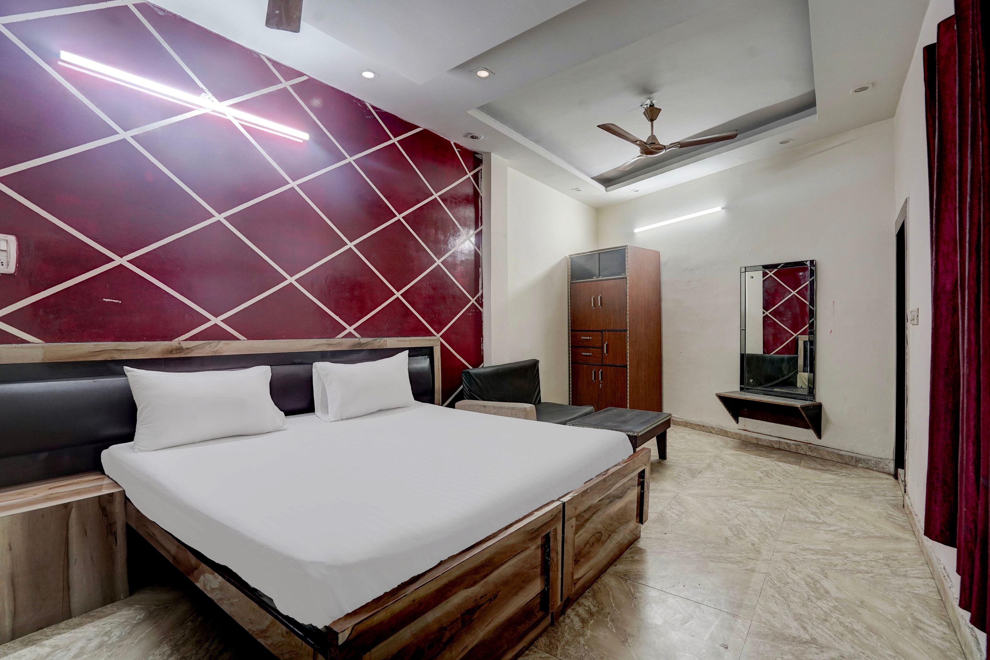 Hotel O 82304 Hotel Travel Inn, Flagship Delhi, Book @ ₹661 - OYO