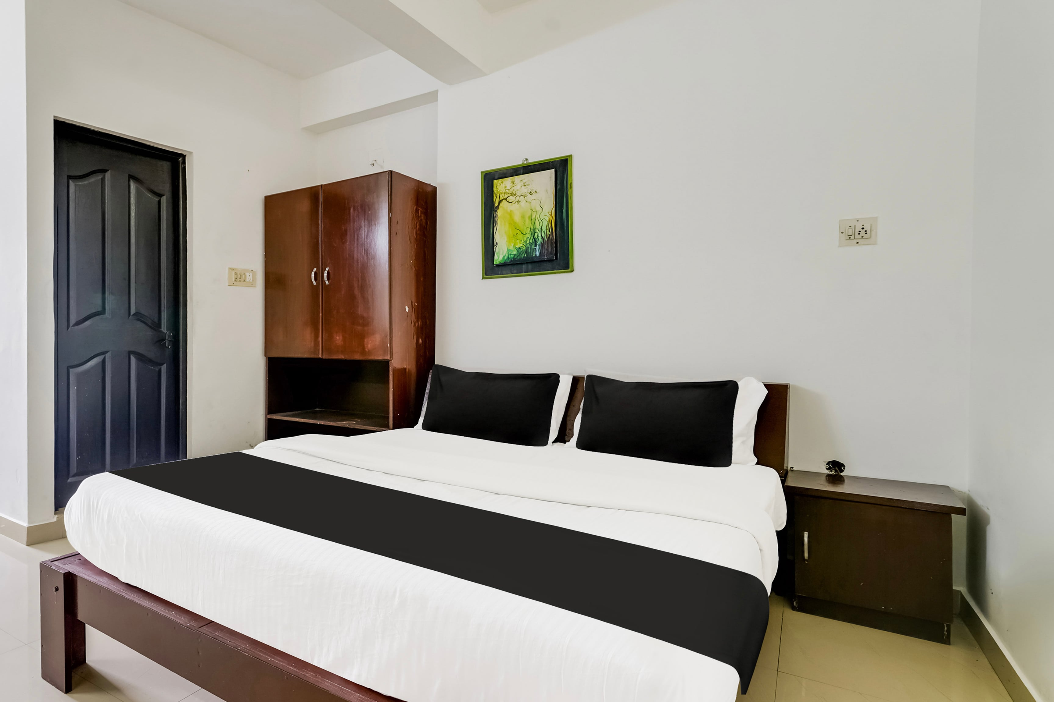Hotel O LIME Light, Flagship Kochi, Book @ ₹866 - OYO