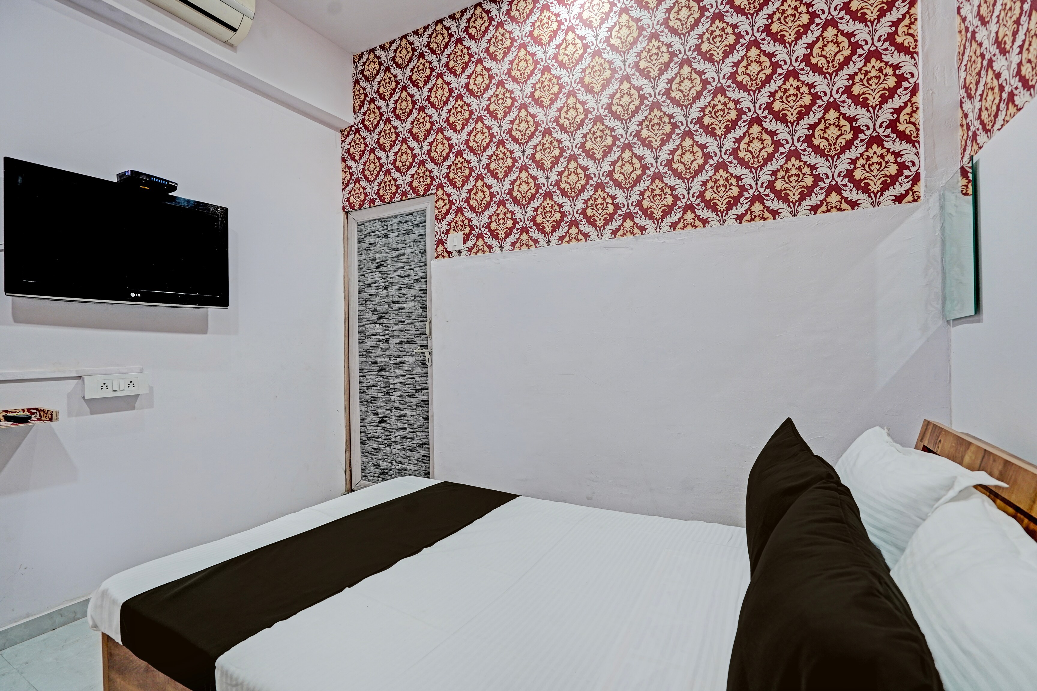Hotel O Angel, Flagship Surat, Book @ ₹1101 - OYO