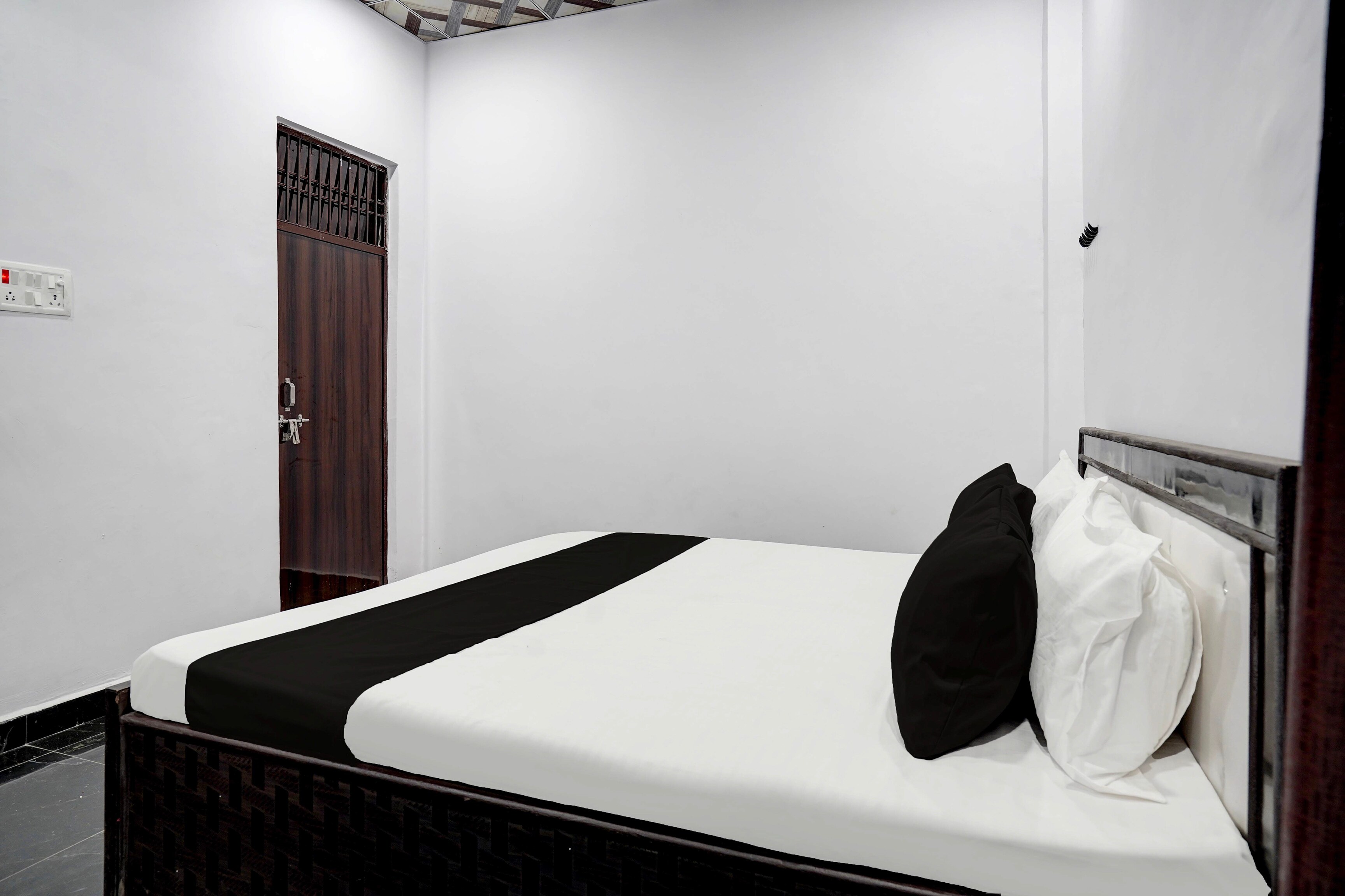 SPOT ON HOTEL GRAND, SPOT ON Bulandshahr, Book @ ₹792 - OYO