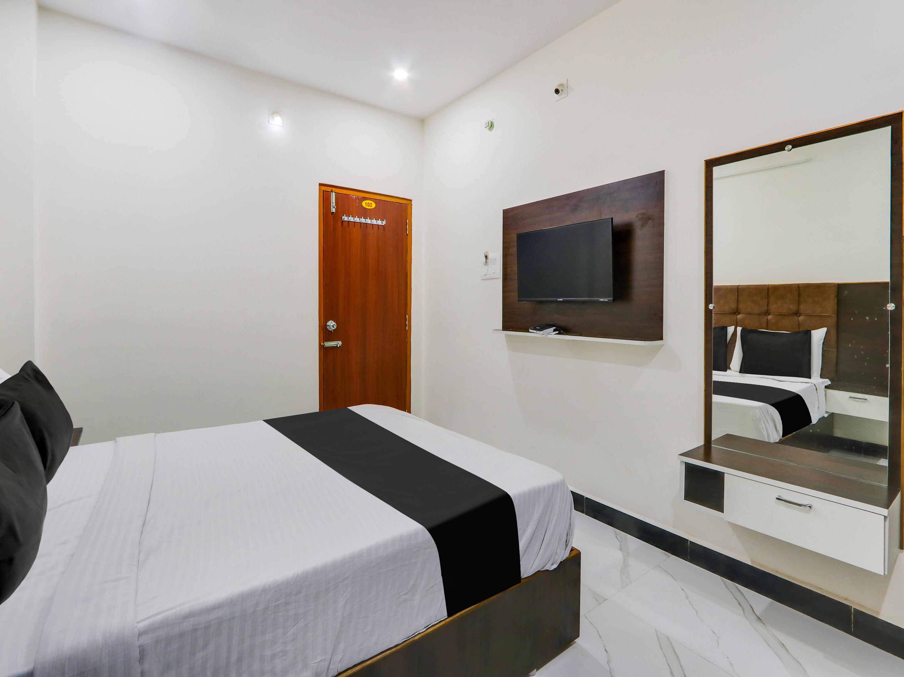 Flagship Hotels in Durga Temple, Khammam Starting @ ₹773 - Upto 73% OFF ...