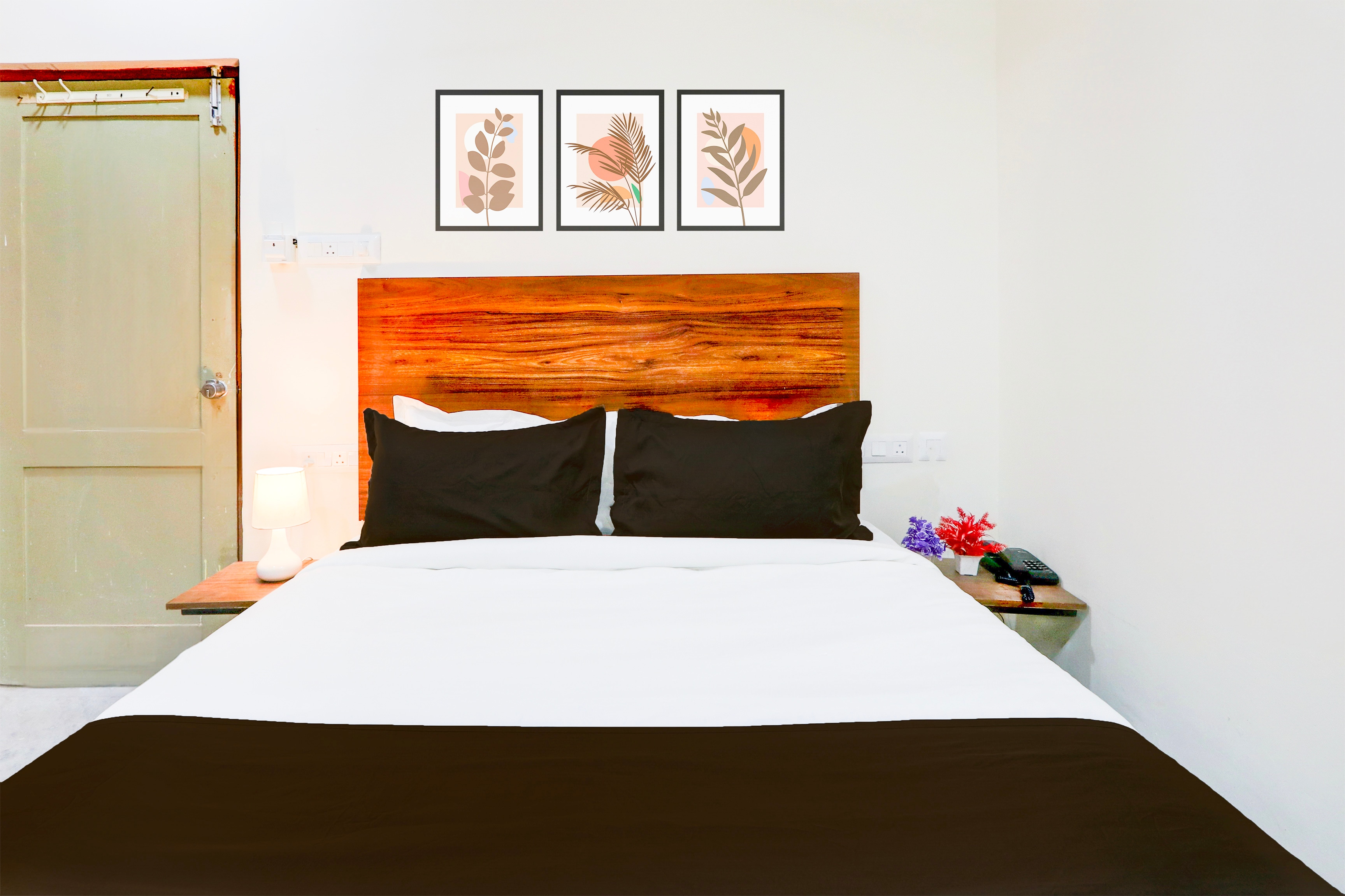 Super Collection O SS BLUE INN, Collection O Hyderabad, Book @ ₹1076 - OYO