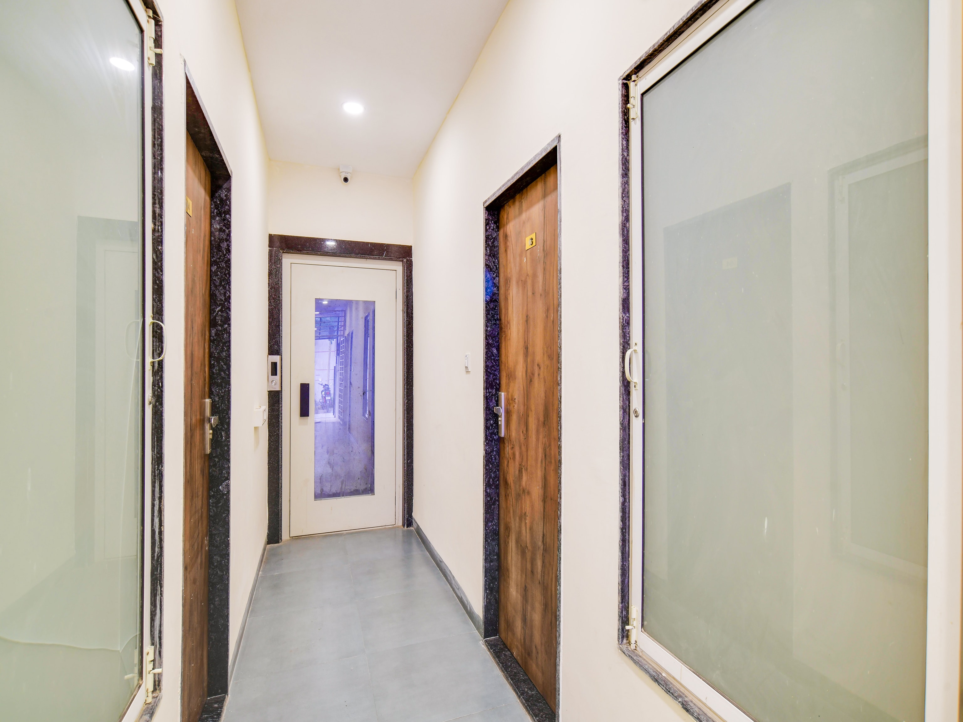 HOTEL O Crystal In, Flagship Indore, Book @ ₹898 - OYO