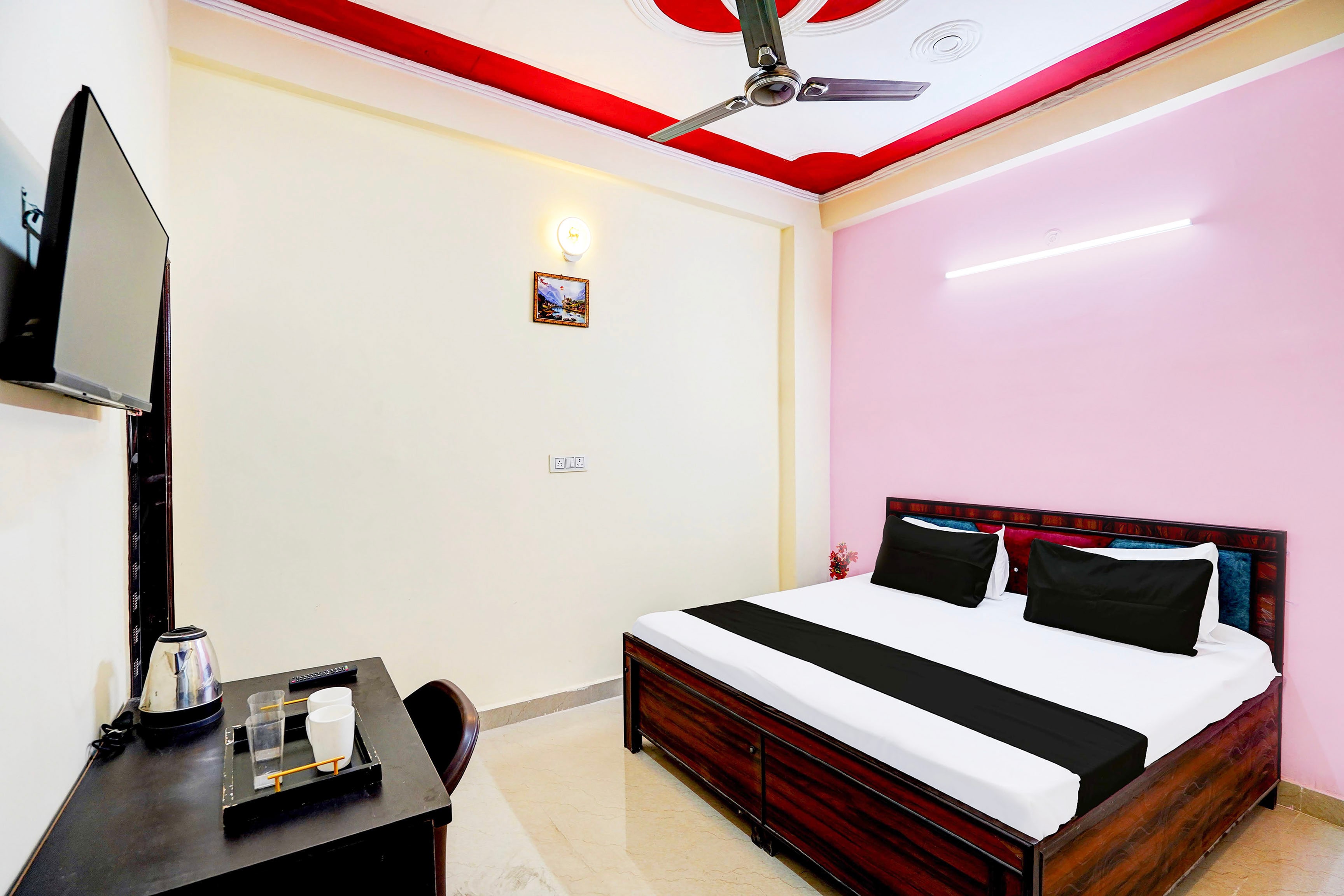 Hotel O S S Guest House, Flagship Noida, Book @ ₹688 - OYO