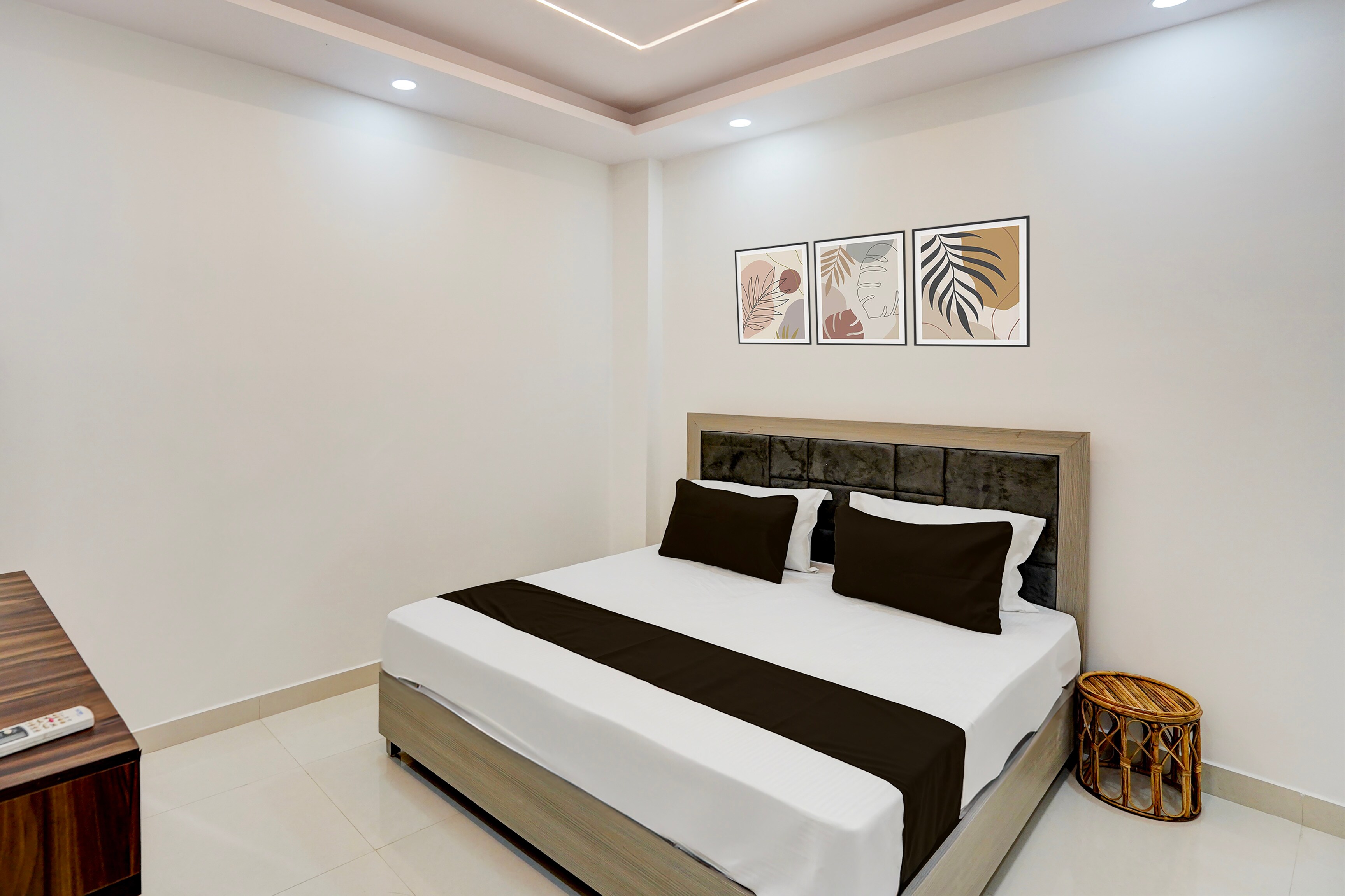 Hotel O Orchid Inn, Flagship Ghaziabad, Book @ ₹726 - OYO