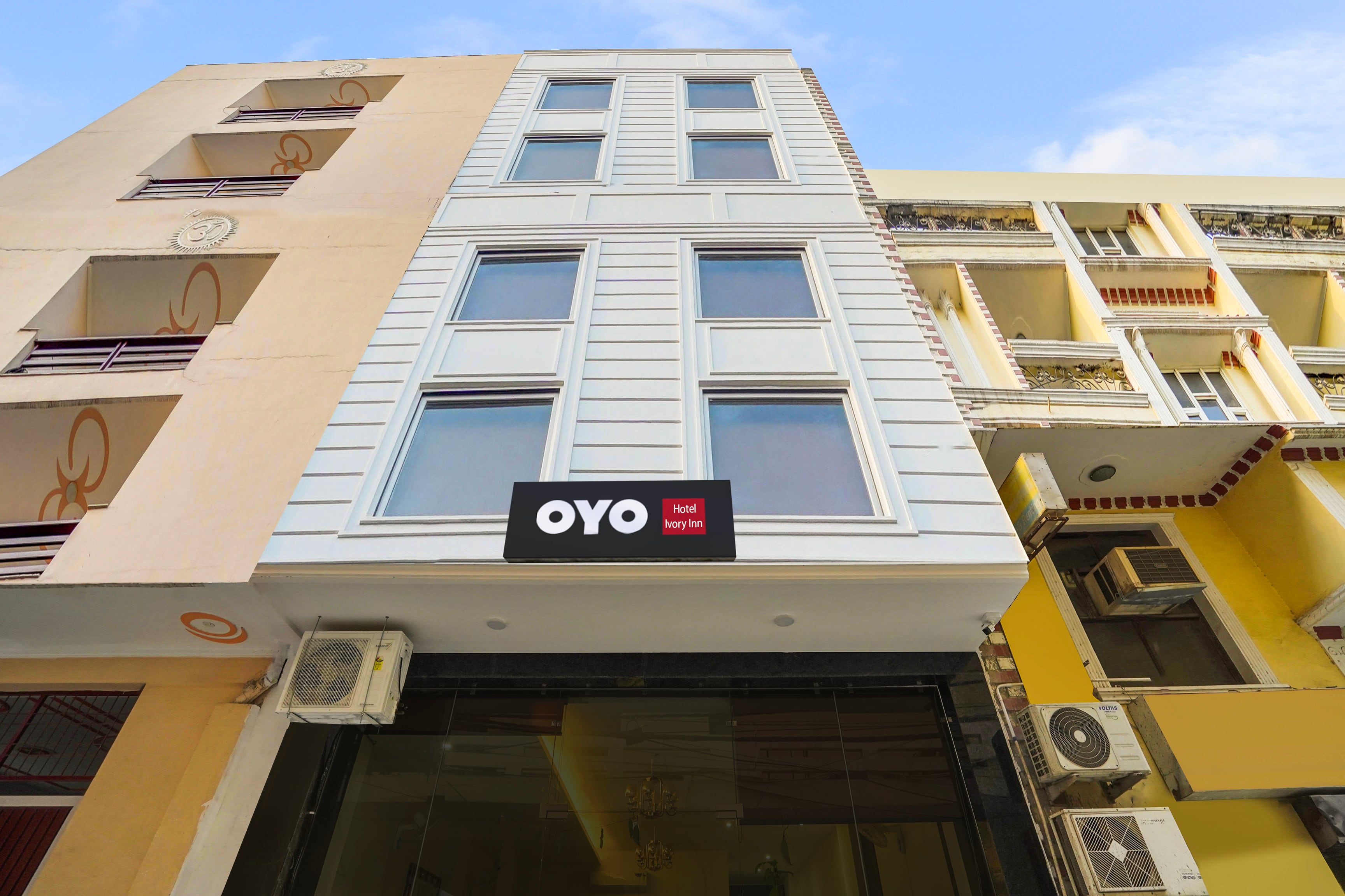 HOTEL RETREAT INN, Flagship Delhi Transit, Book @ ₹818 - OYO