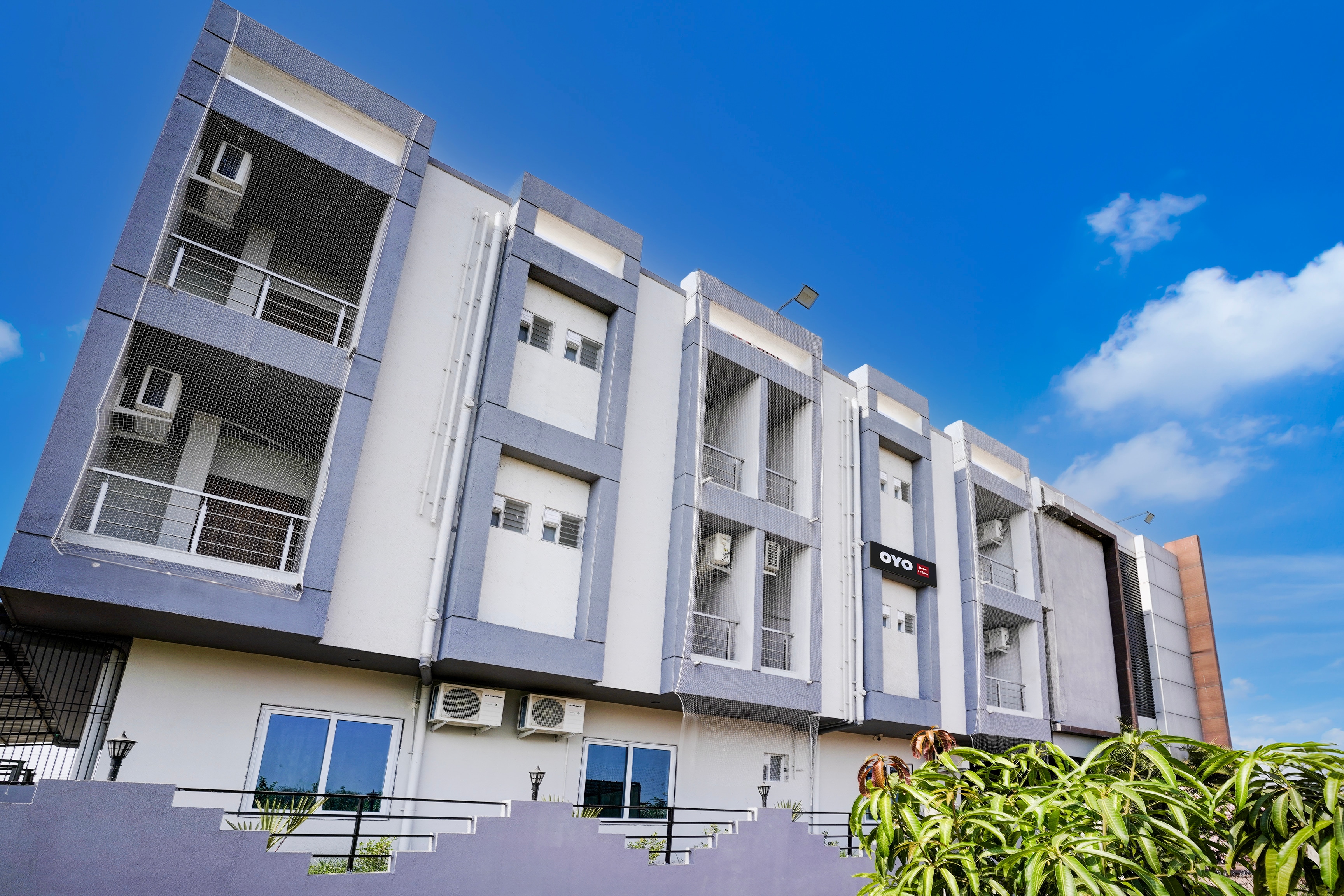 Hotel O Ambika, Flagship Vadodara, Book @ ₹1234 - OYO