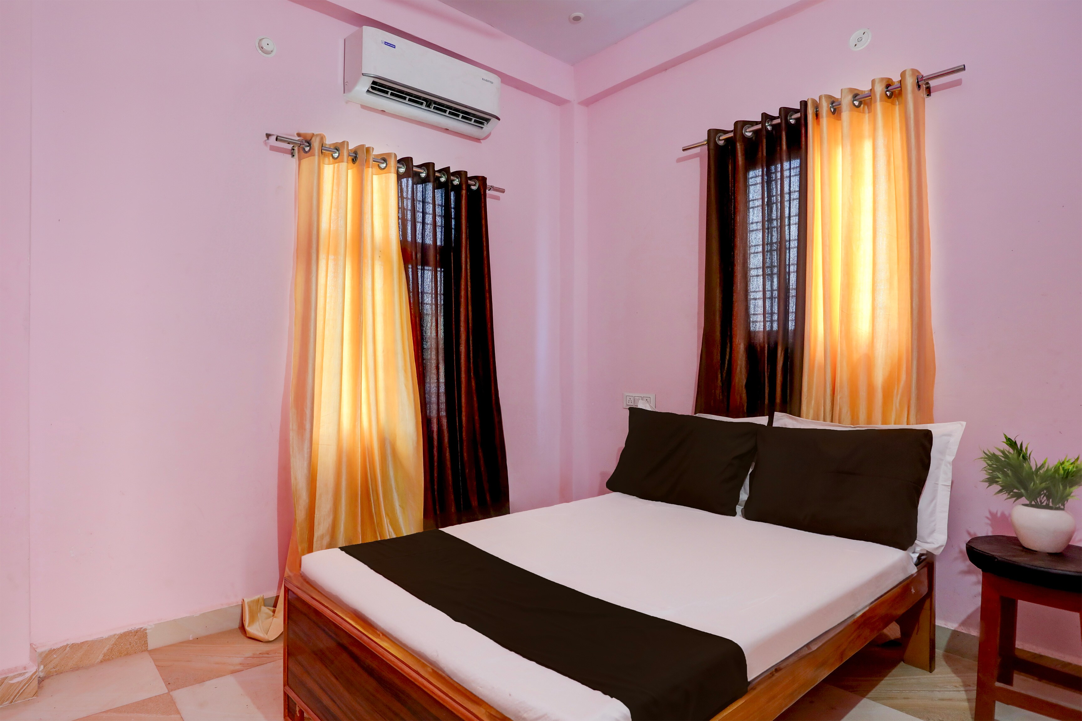 OYO Flagship A1 HOTEL , Flagship Kanpur, Book @ ₹670 - OYO