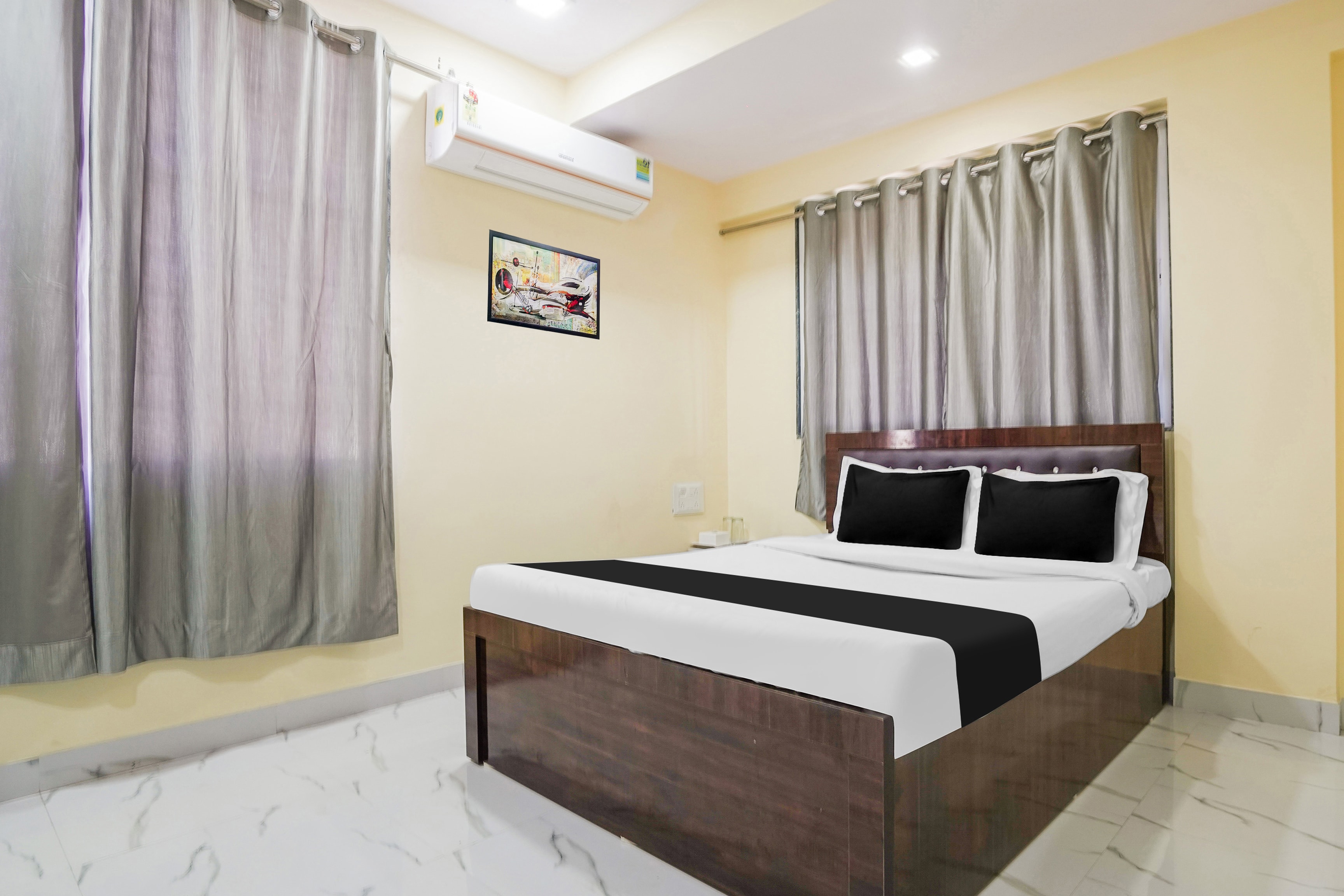 Hotel O Bluebird Inn, Flagship Nagpur, Book @ ₹773 - OYO