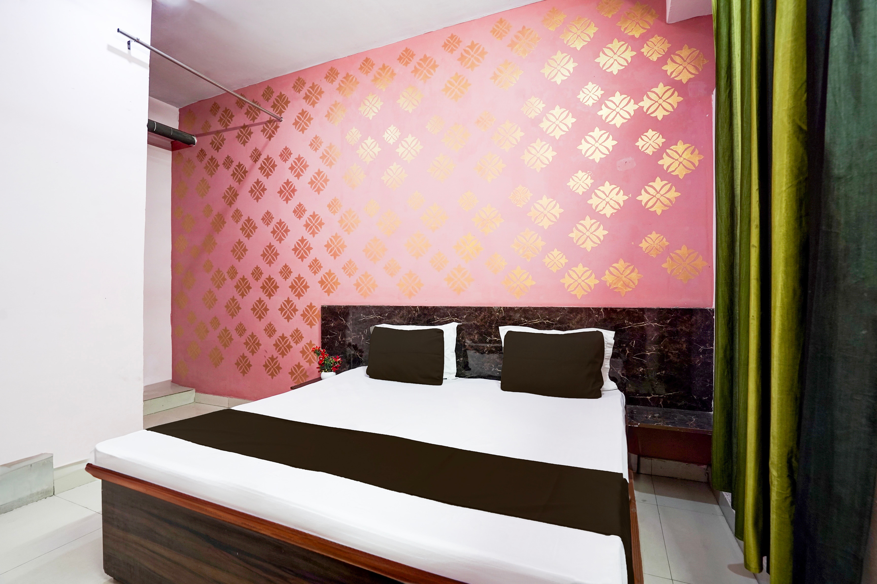 Hotel O RD Infra Solution, Flagship Noida, Book @ ₹682 - OYO