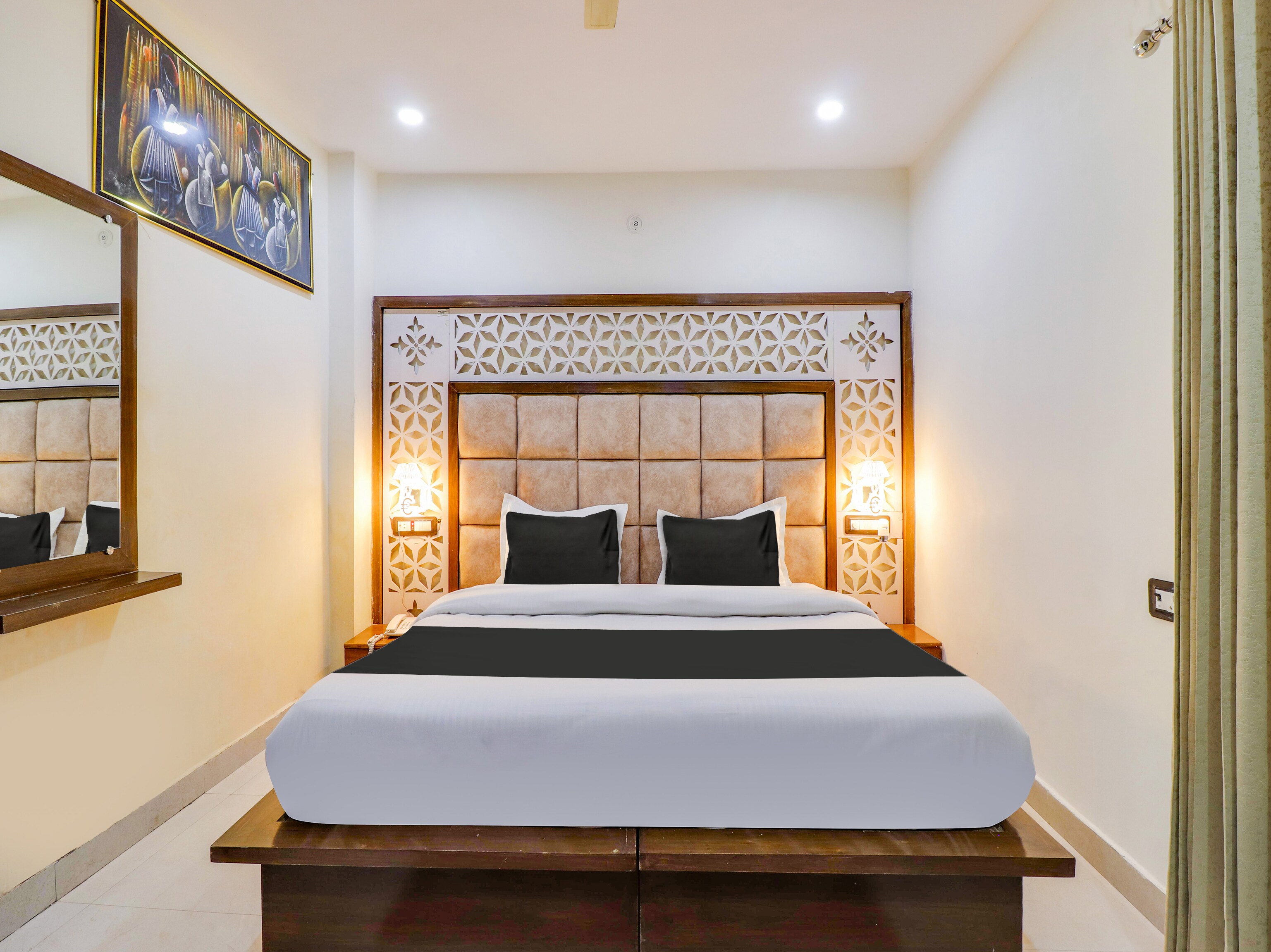 Townhouse Club Hotel & Rooftop-Cafe, Townhouse Rishikesh, Book @ ₹1672 ...