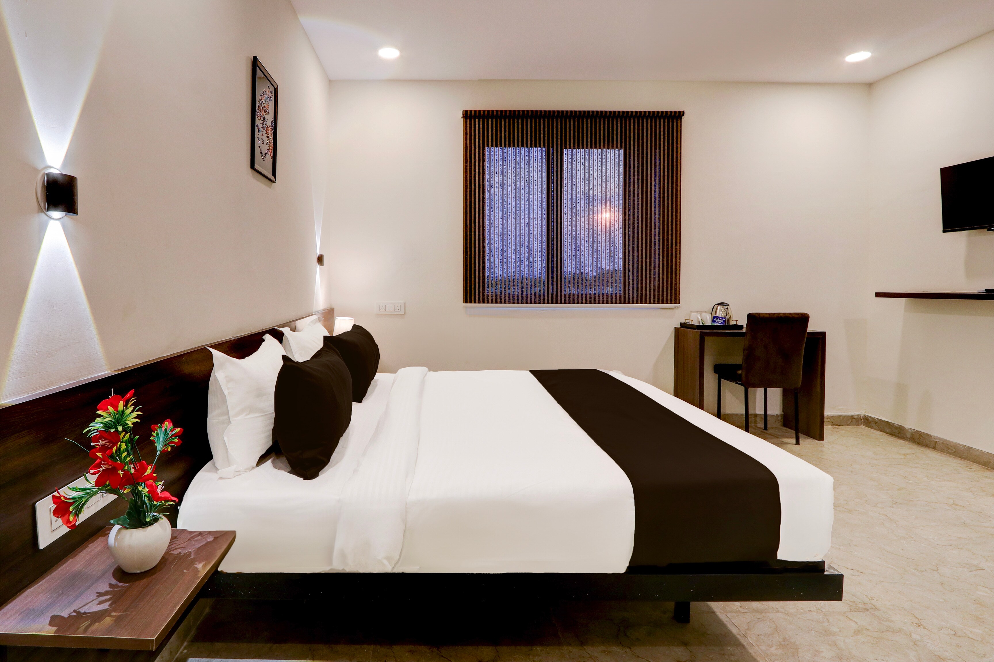 Super Townhouse OAK BHOOJA HOTELS, Townhouse Oak Hyderabad, Book ...