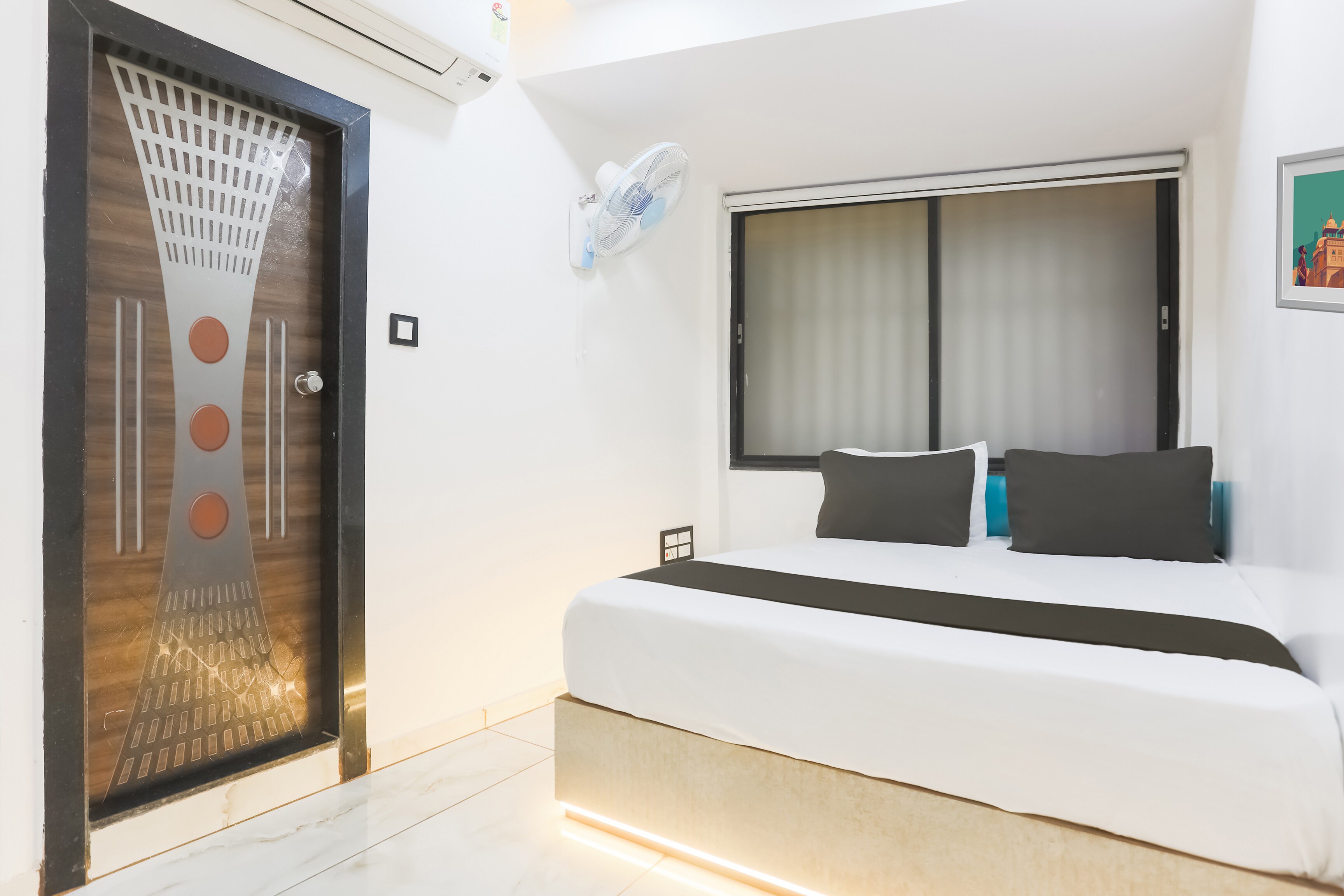 Hotels in Majura Gate, Surat Starting @ ₹512 - Upto 74% OFF on 54 ...