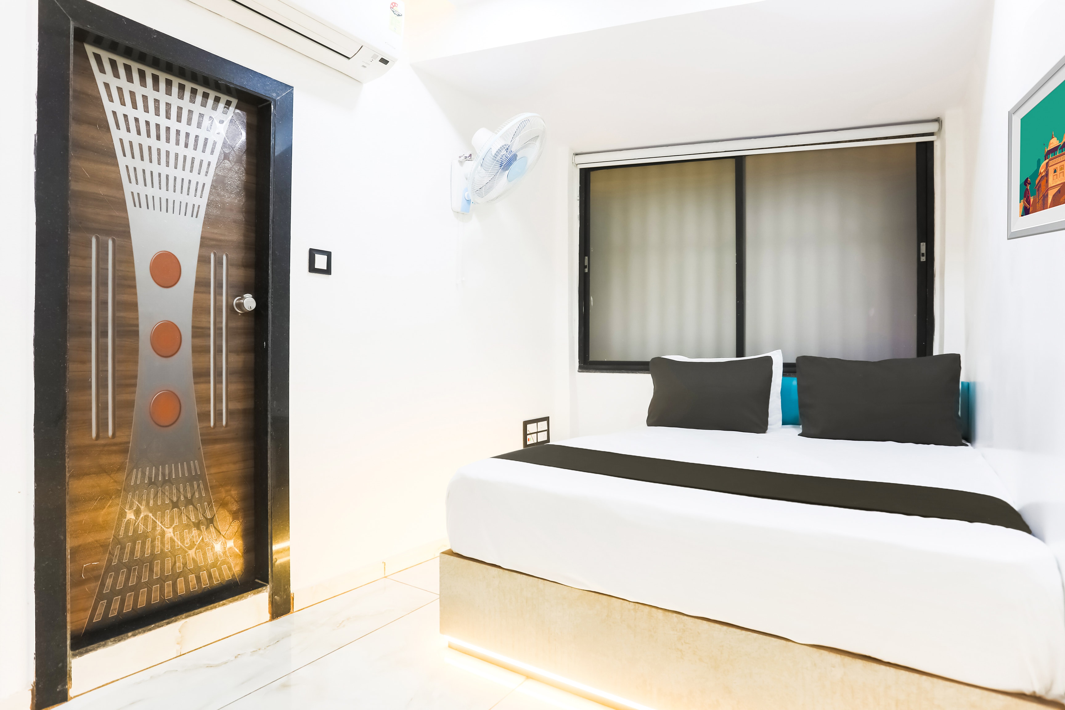 Hotel O Chautapool The Hotel, Flagship Surat, Book @ ₹771 - OYO