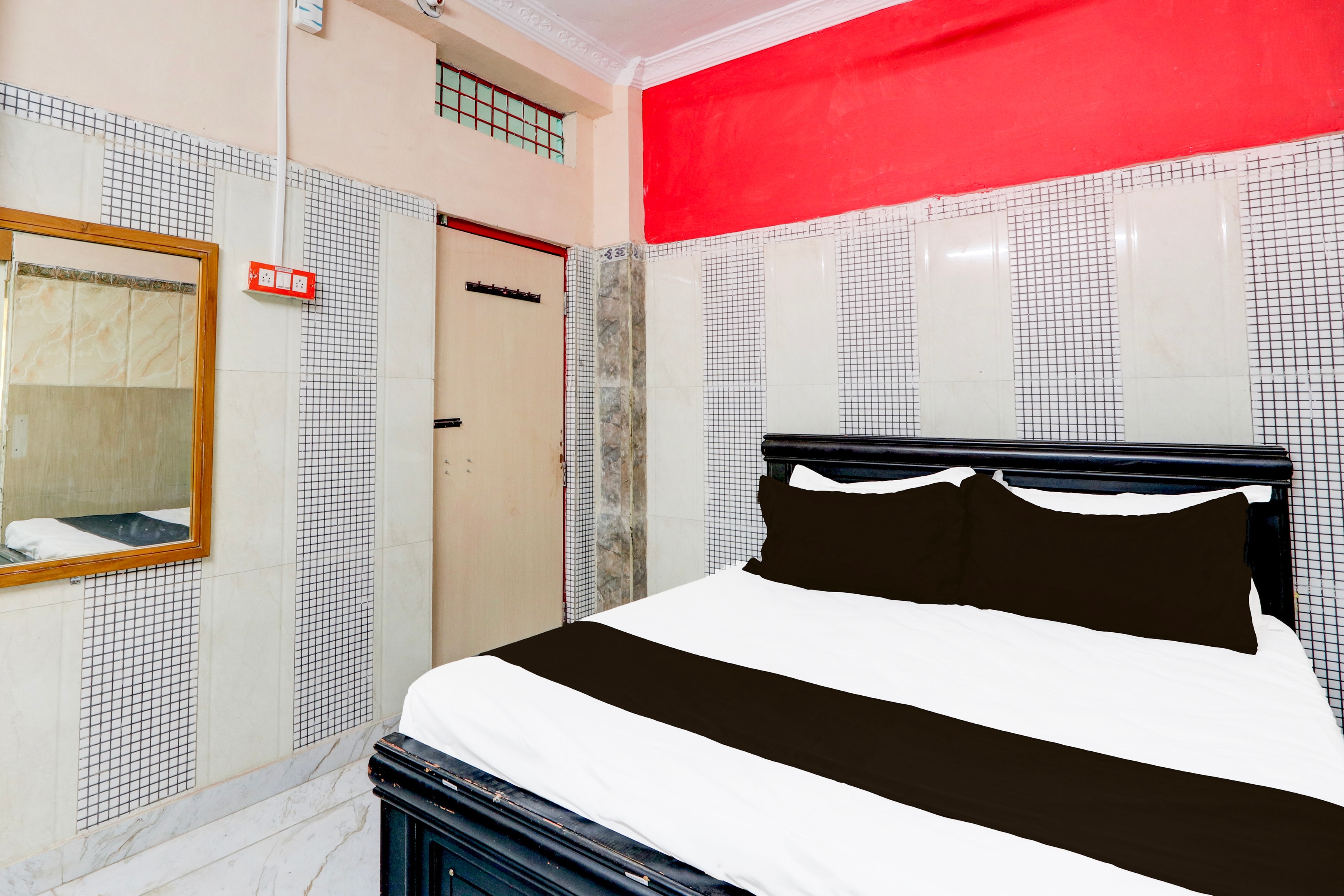 SPOT ON SUN LODGE AND BANQUET HALL, SPOT ON Hyderabad, Book @ ₹806 - OYO