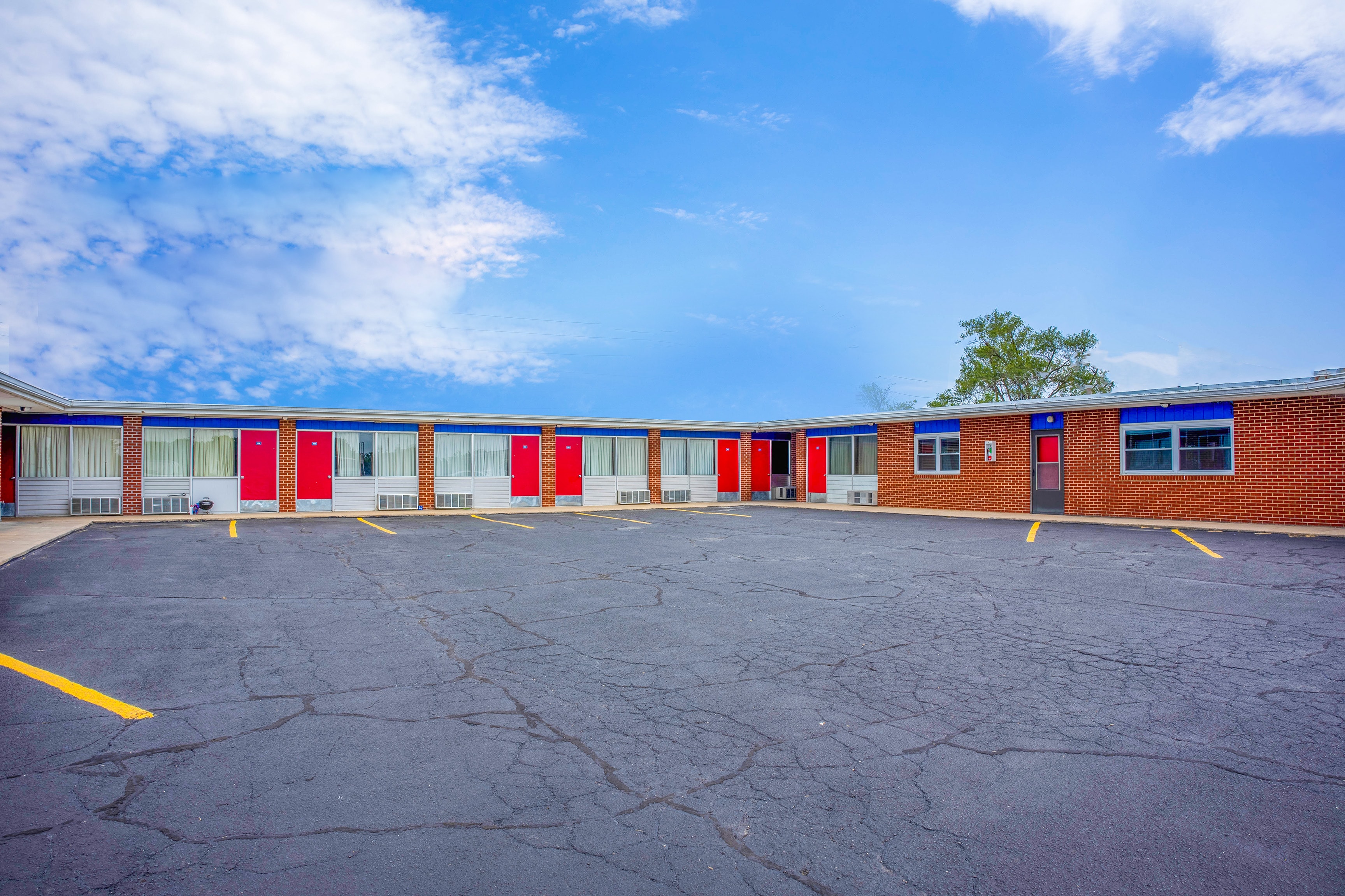 Lamplighter Inn By OYO Independence, OYO Hotels Independence, KS, Book ...