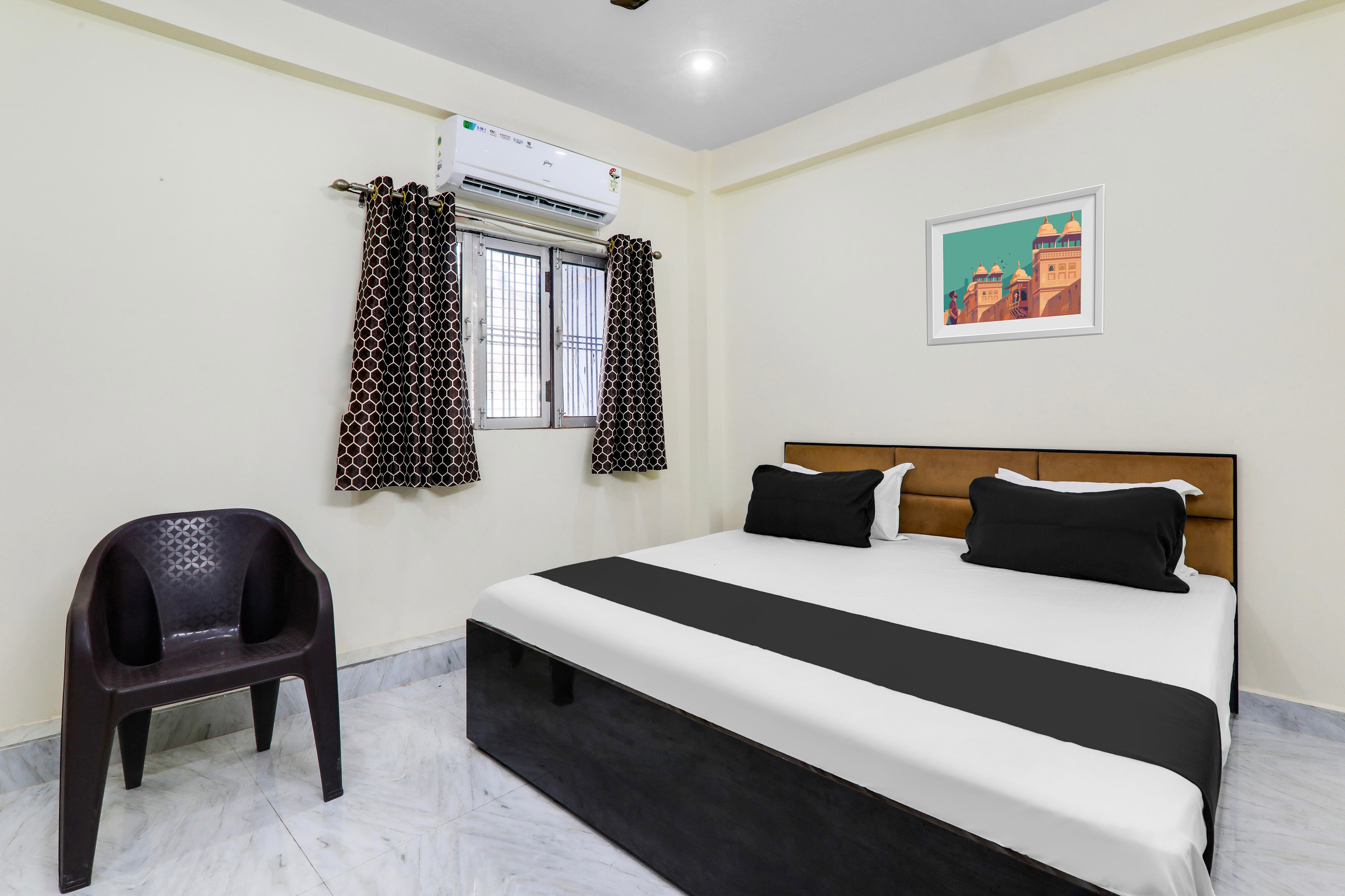 Hotel O by OYO Ramam, Flagship Ayodhya, Book @ ₹1197 - OYO