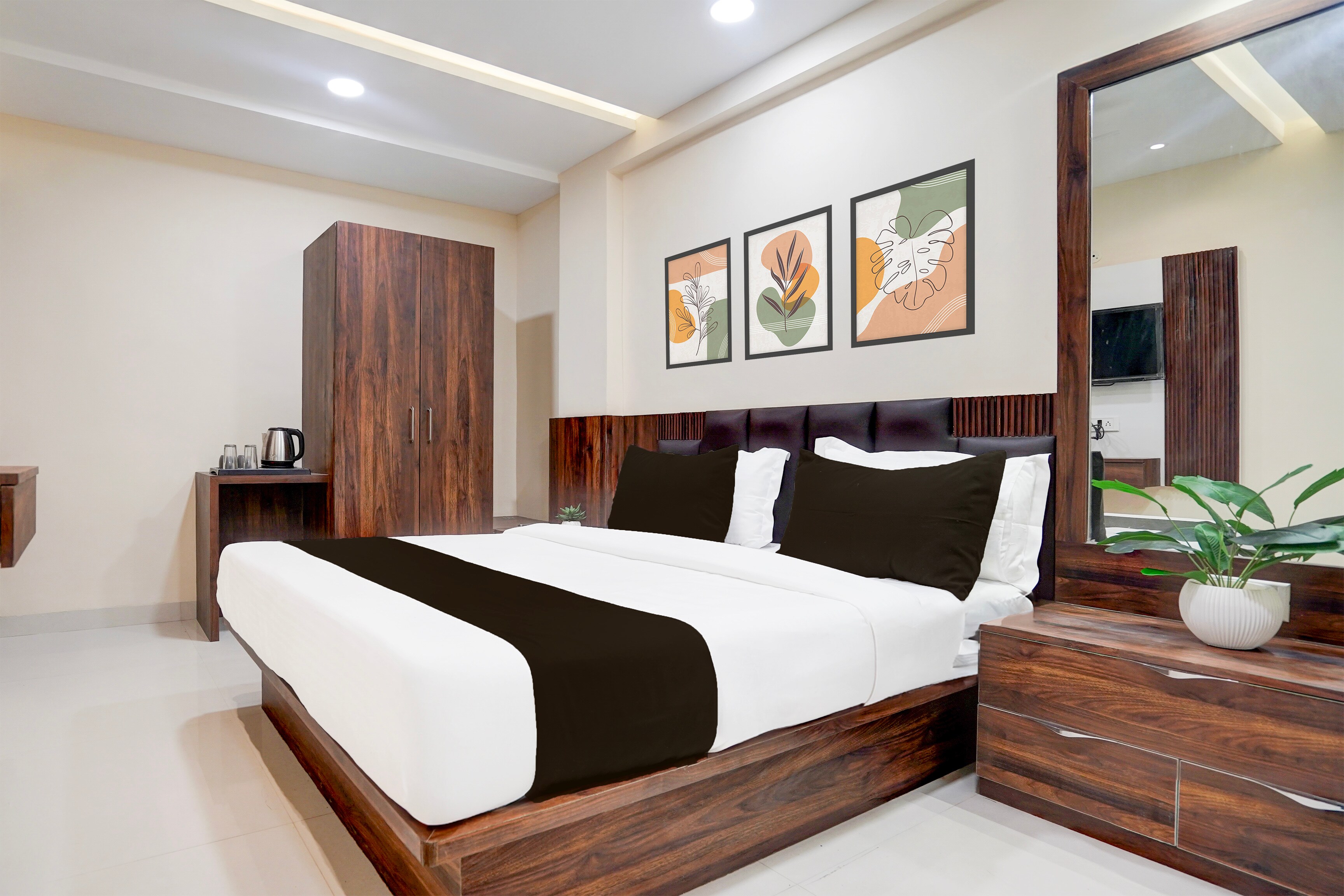 Hotel O Lakshya, Flagship Indore, Book @ ₹925 - OYO