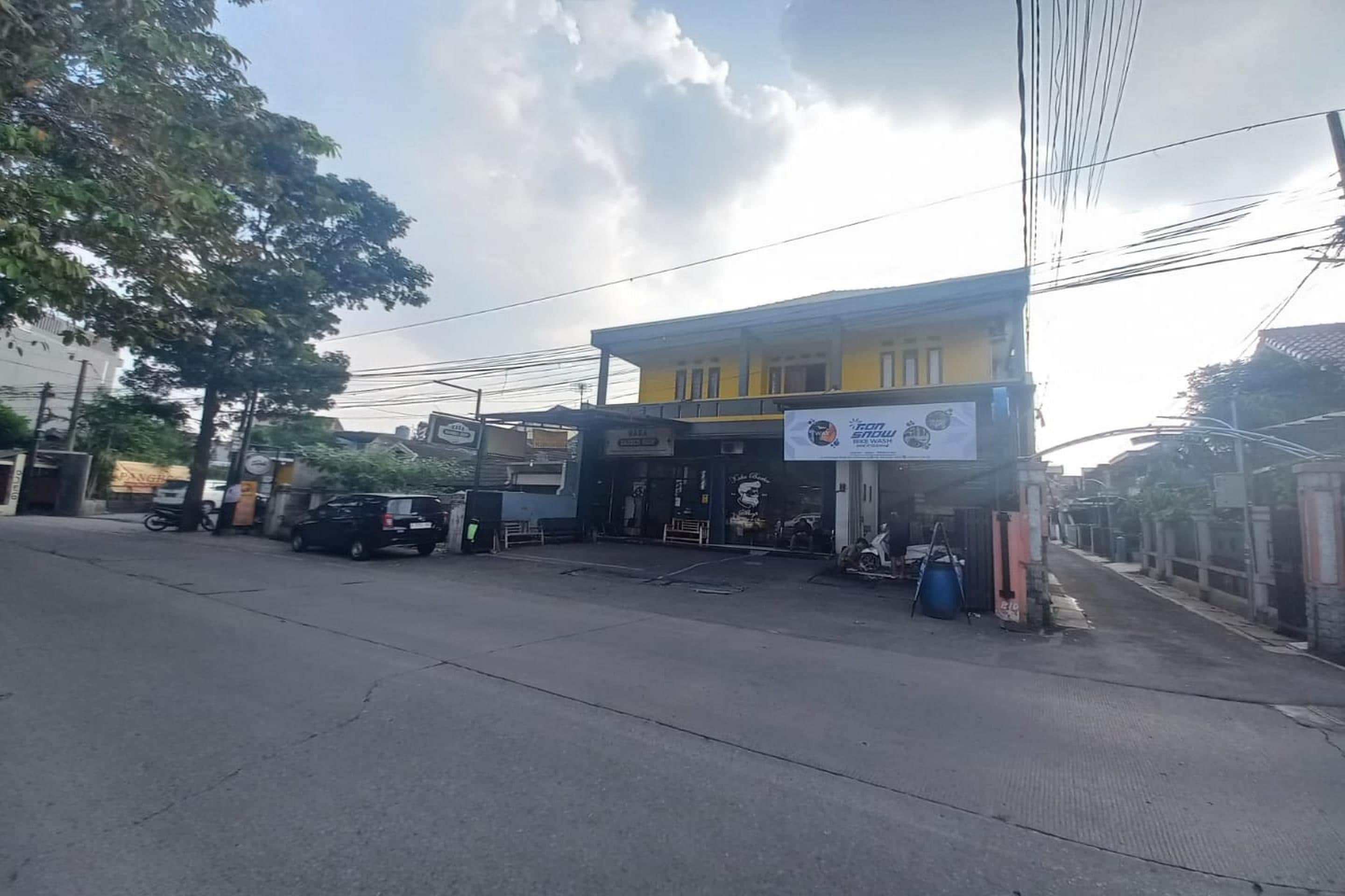 OYO 94102 Kuningan Guest House Syariah, OYO Hotels Bandung, Book ...