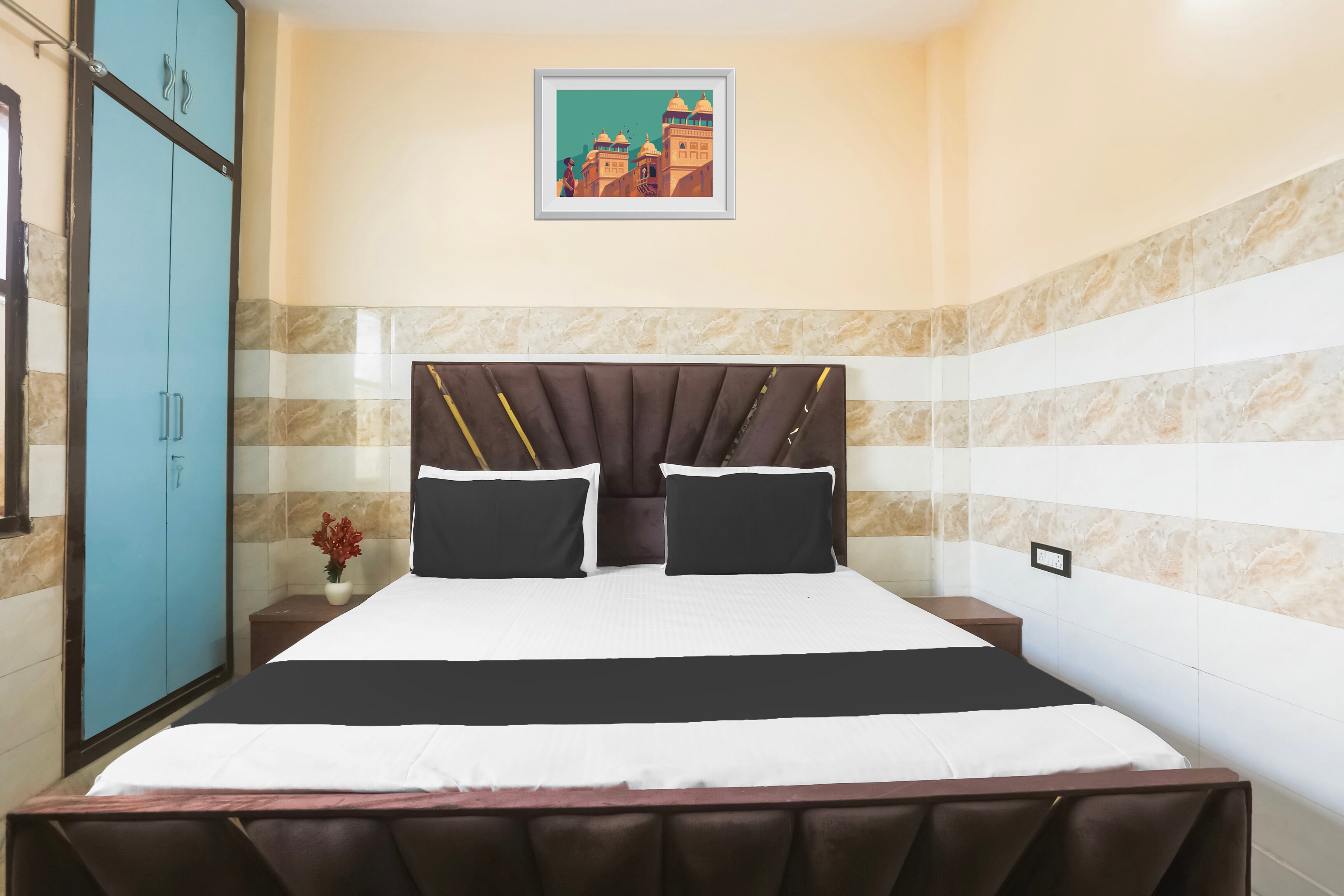 SPOT ON Town City Guest House, SPOT ON Delhi, Book @ ₹795 - OYO