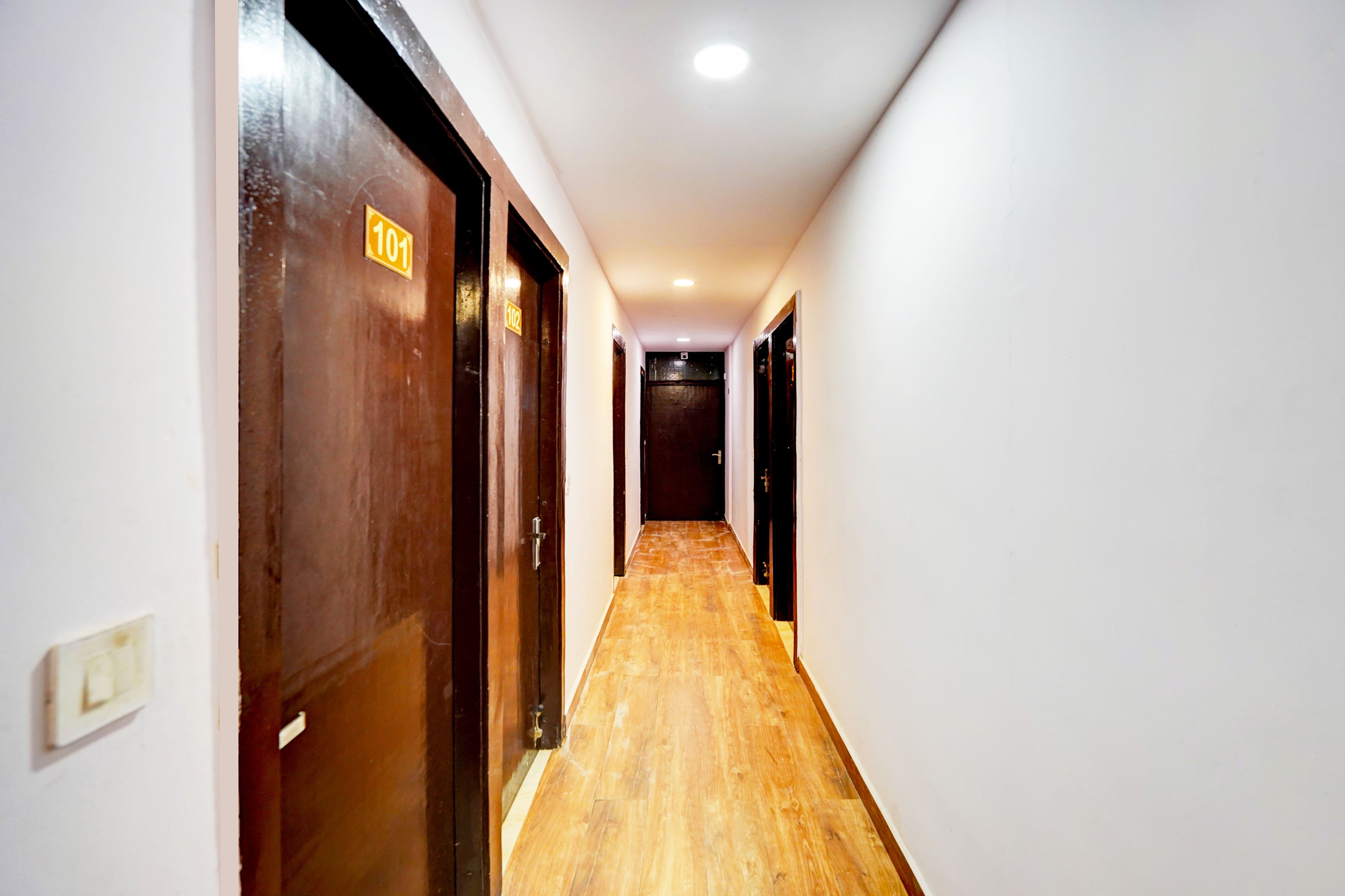 Hotel O Golden Inn, Flagship Ghaziabad, Book @ ₹1107 - OYO