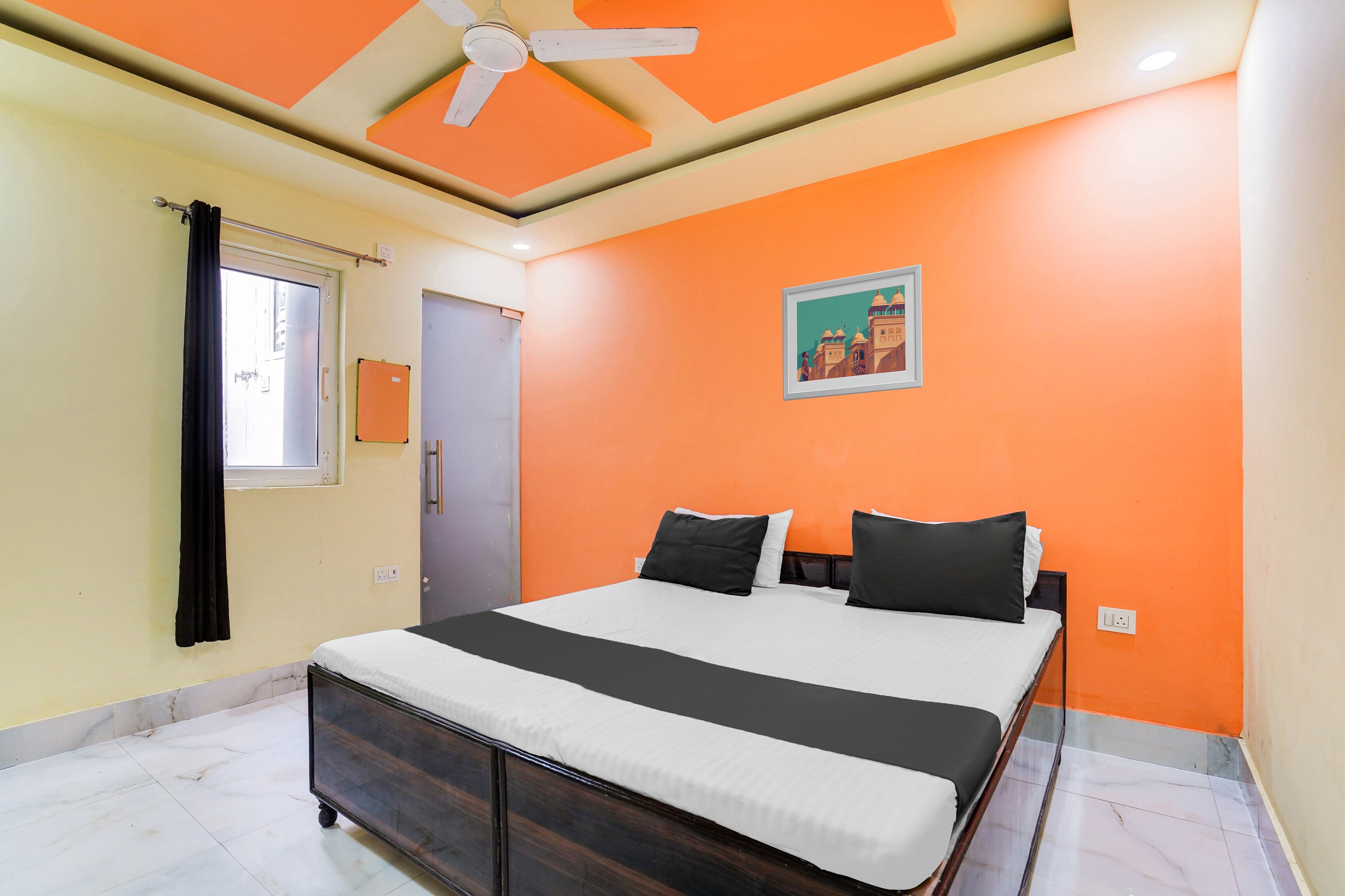 Hotel O Diamond Guest House, Flagship Noida, Book @ ₹809 - OYO