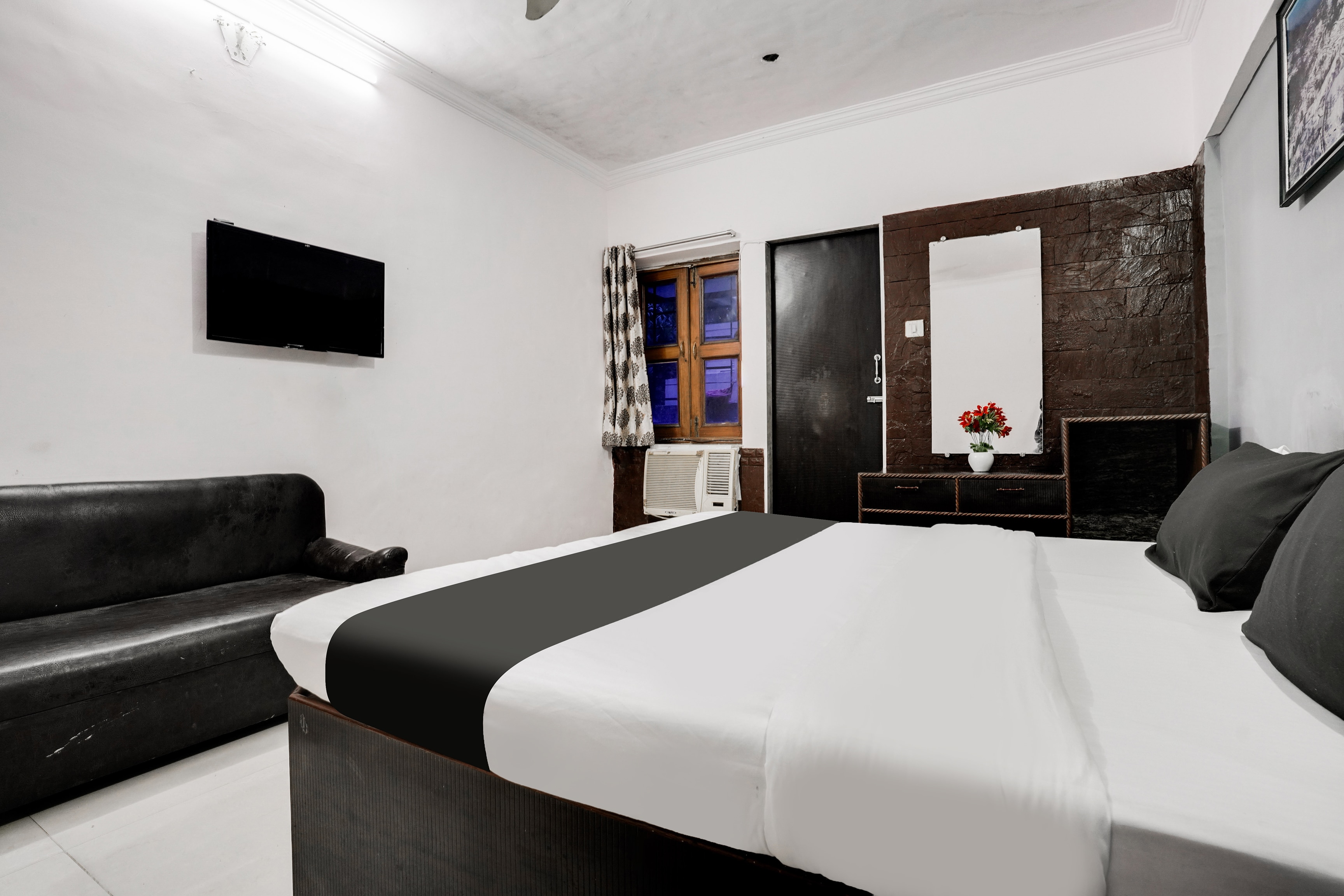 Hotel O Star Mumbai, Flagship Mumbai, Book @ ₹8020 - OYO