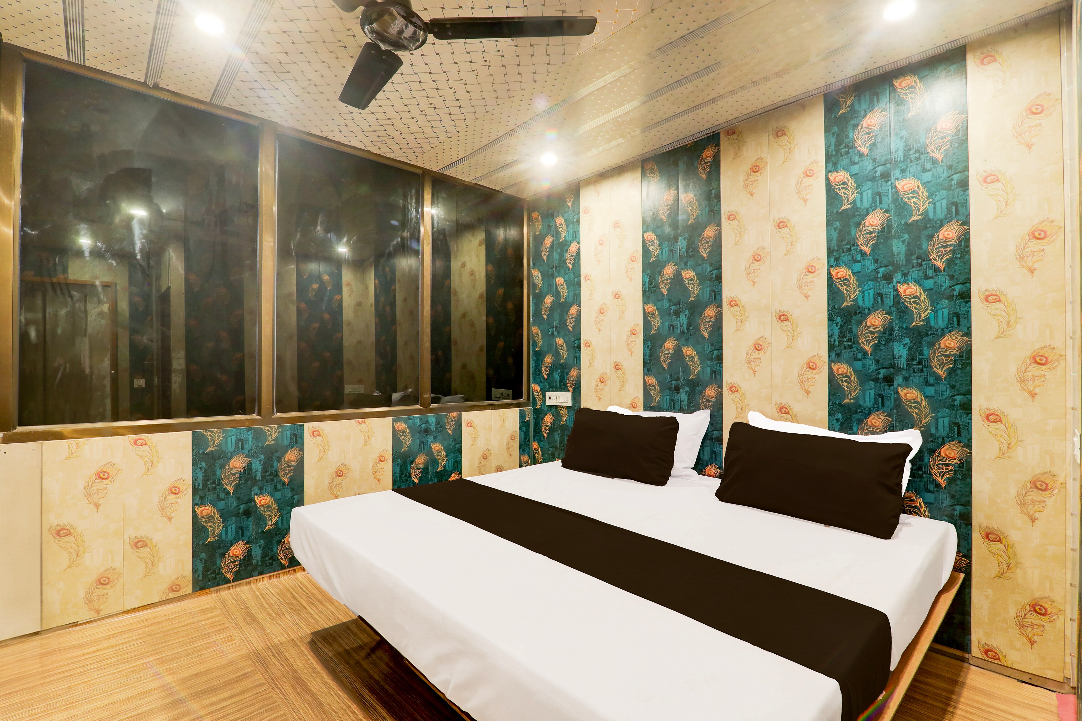 Hotel O THE UNIQUE HOTEL, Flagship Gorakhpur, Book @ ₹1063 - OYO