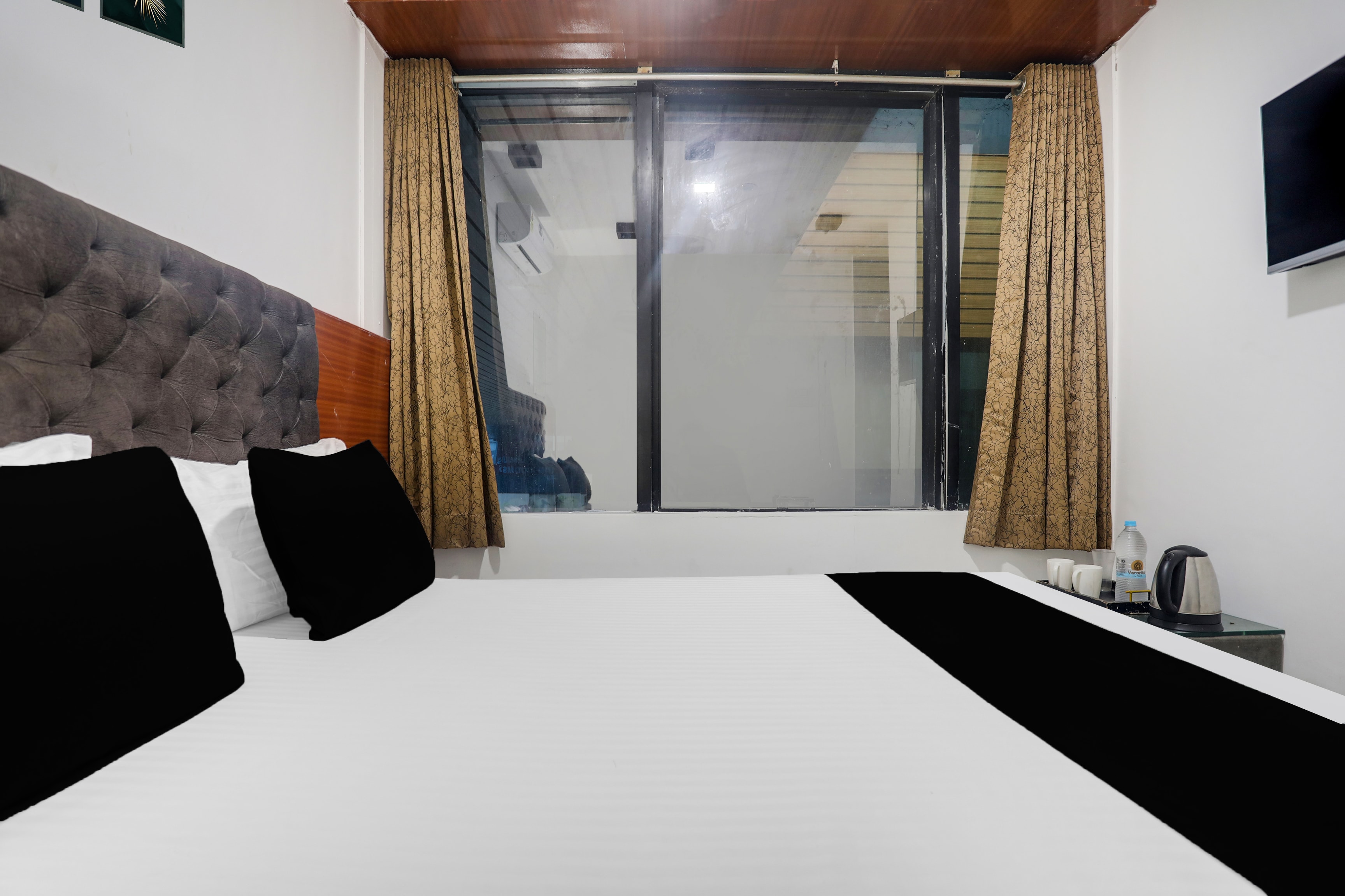 Hotel O Genius In Rooms, Flagship Surat, Book @ ₹638 - OYO