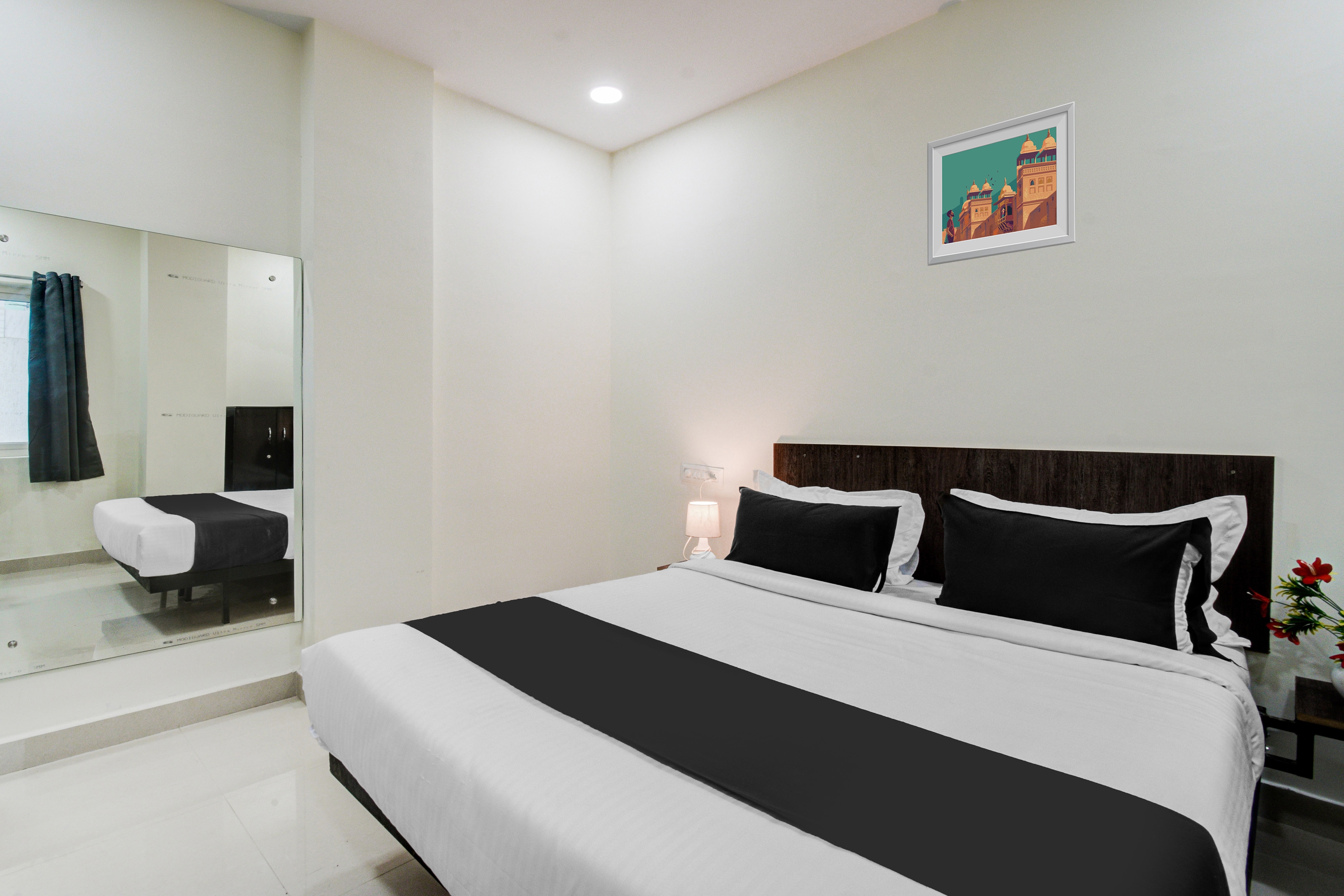 Hotel O by OYO UNIQUE SUITES CUBE, Flagship Hyderabad, Book @ ₹1525 - OYO