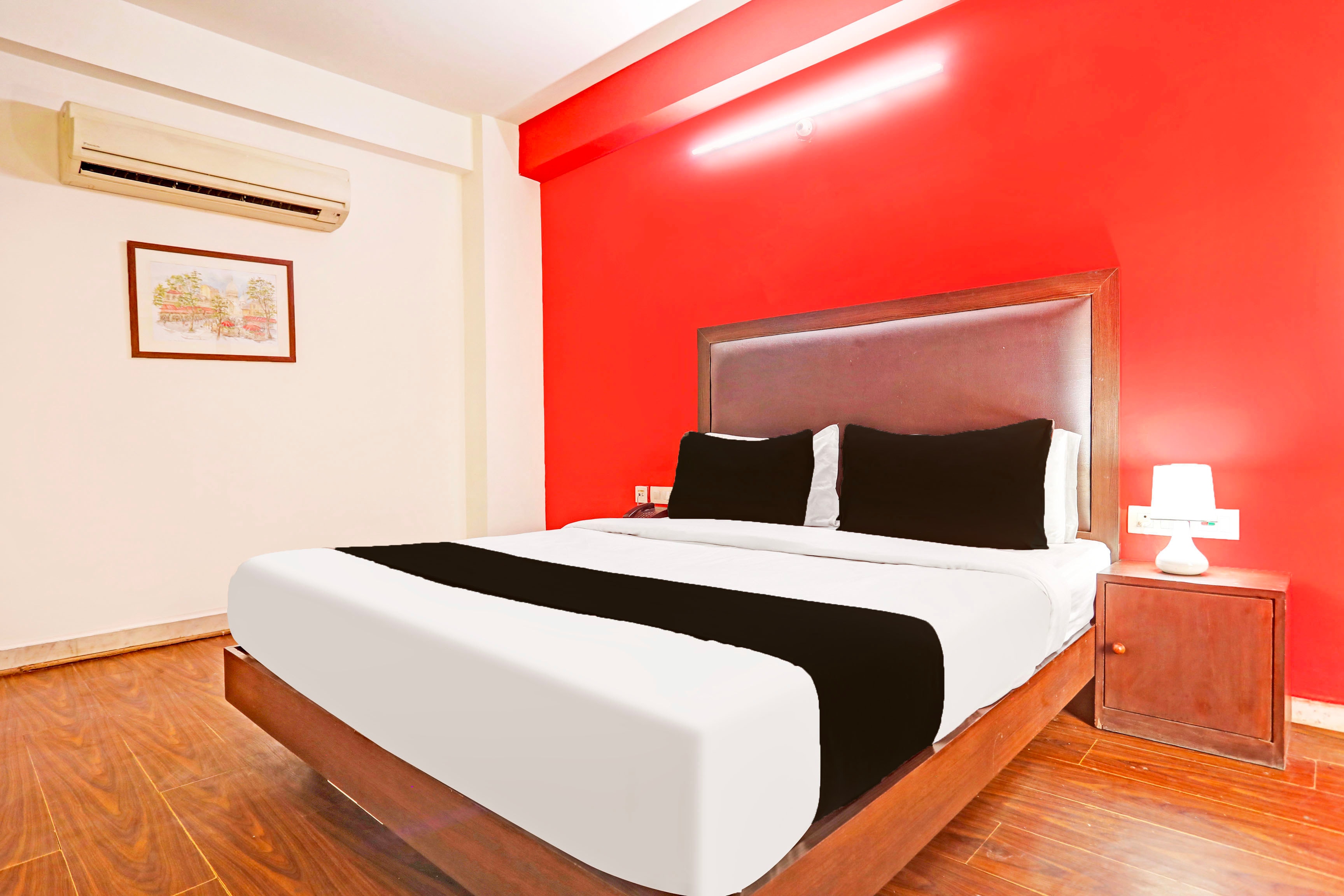 Live on DTT327, Flagship Delhi Transit, Book @ ₹1095 - OYO