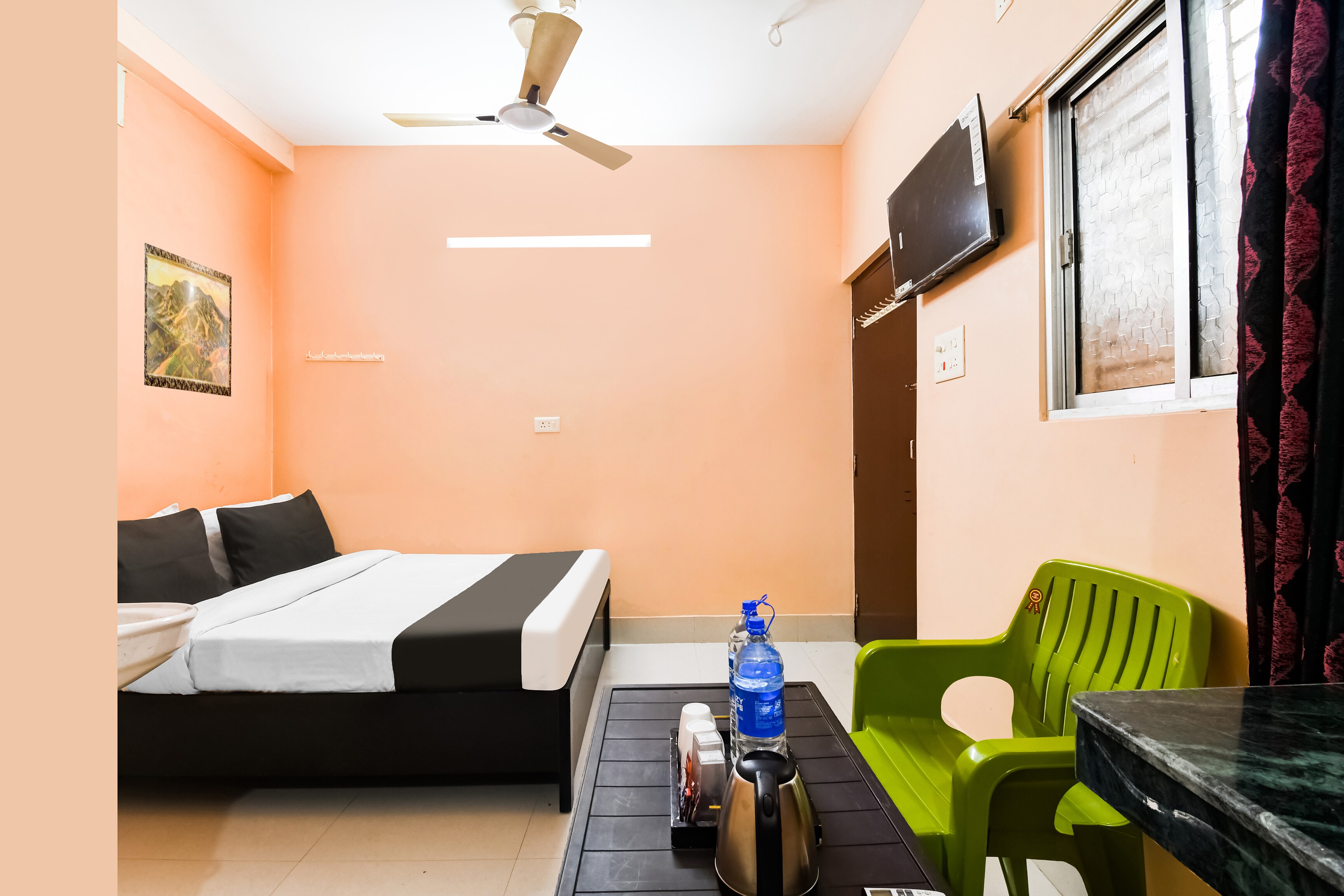 Spot On Hotels in Empires Hotel, Puri Starting @ ₹1071 - Upto 74% OFF ...