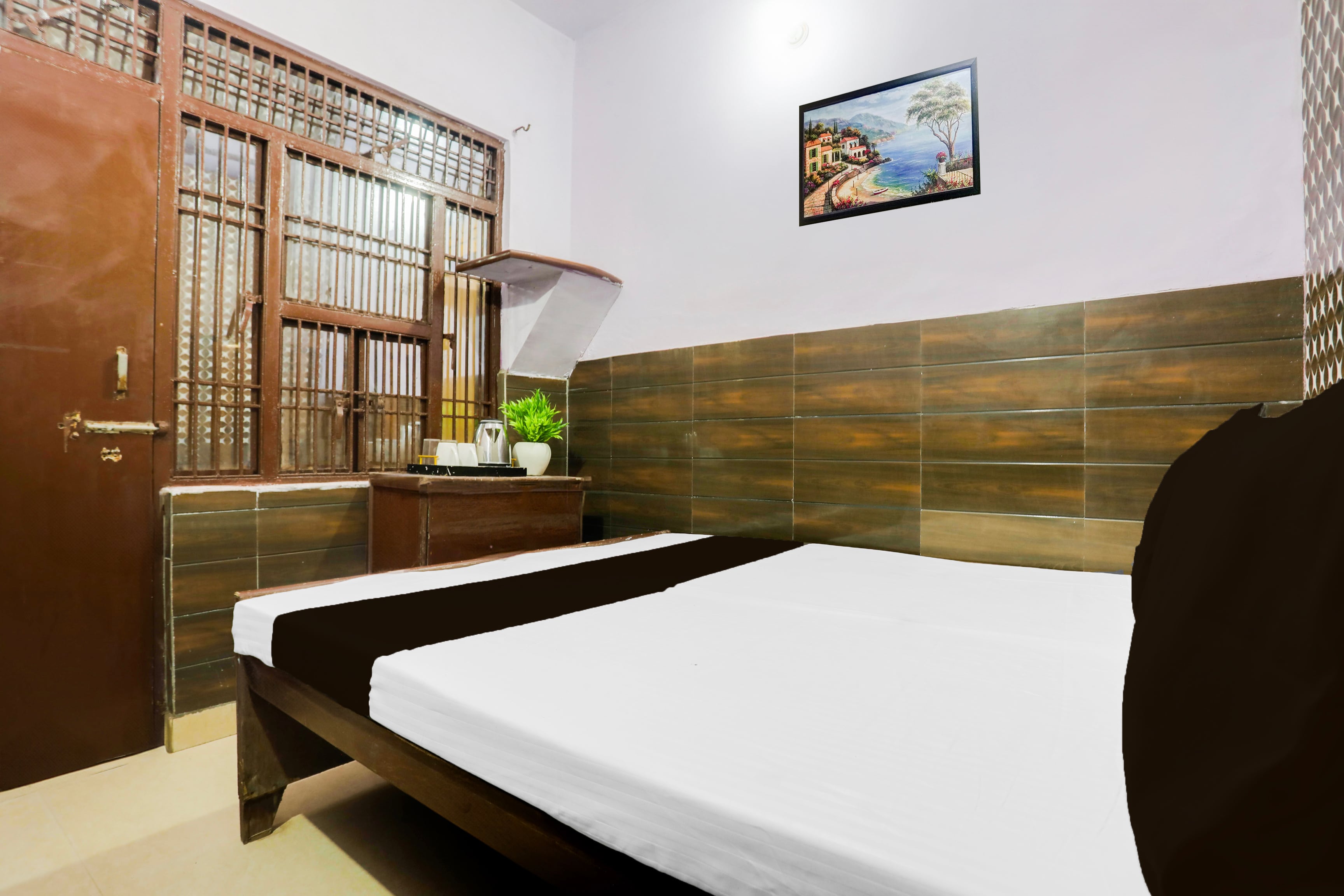Hotel O by OYO BALI INN, Flagship Agra, Book @ ₹792 - OYO
