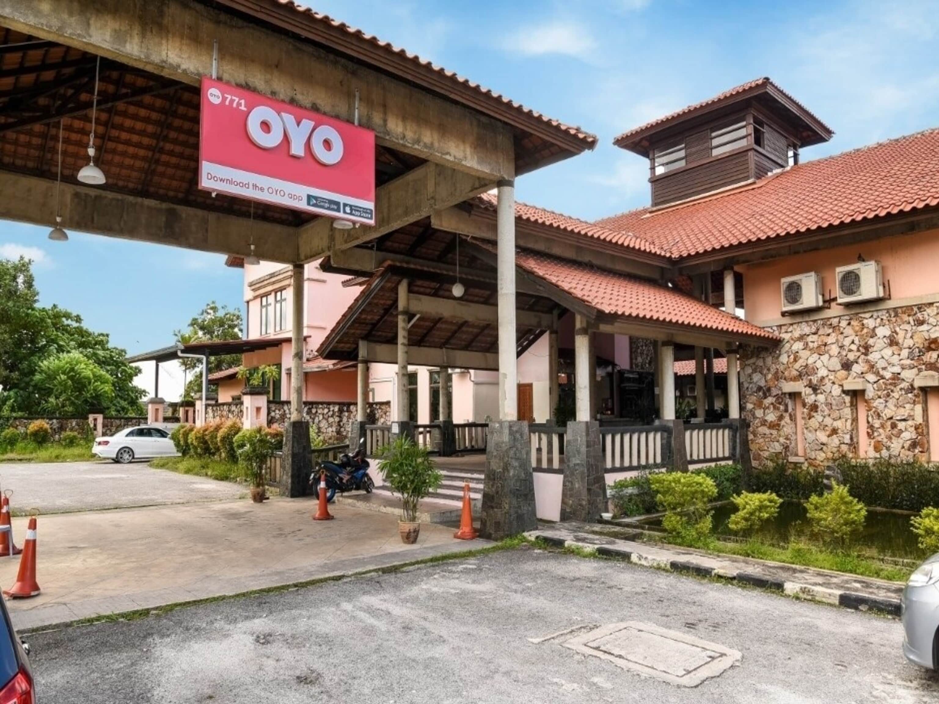 Collection O Ivory Hotel & Resort, OYO Hotels Rawang, Book @ RM53 - OYO