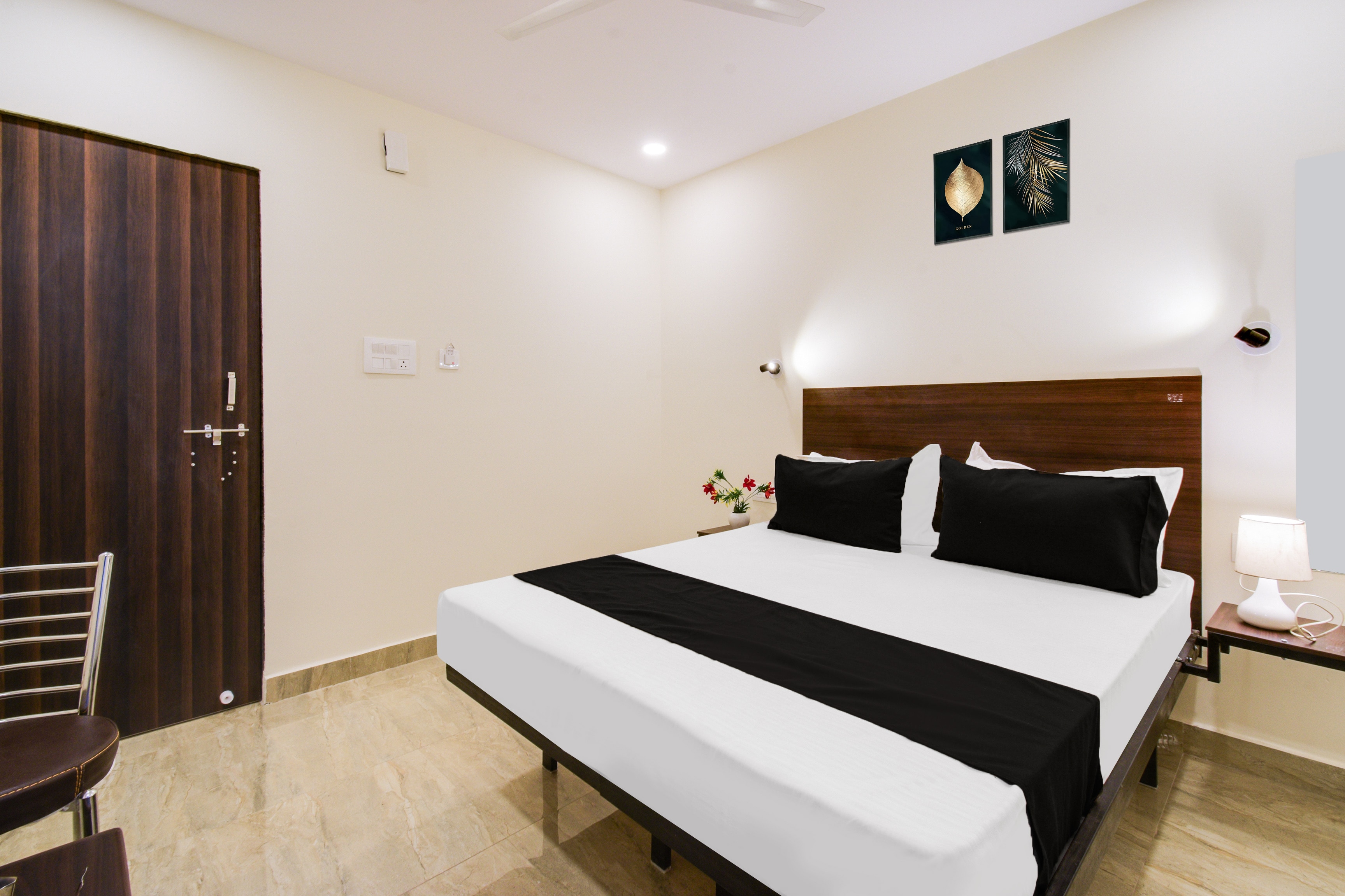 Hotel O Sri Saiyee Dwaraka Hotel, Flagship Hyderabad, Book @ ₹2311 - OYO