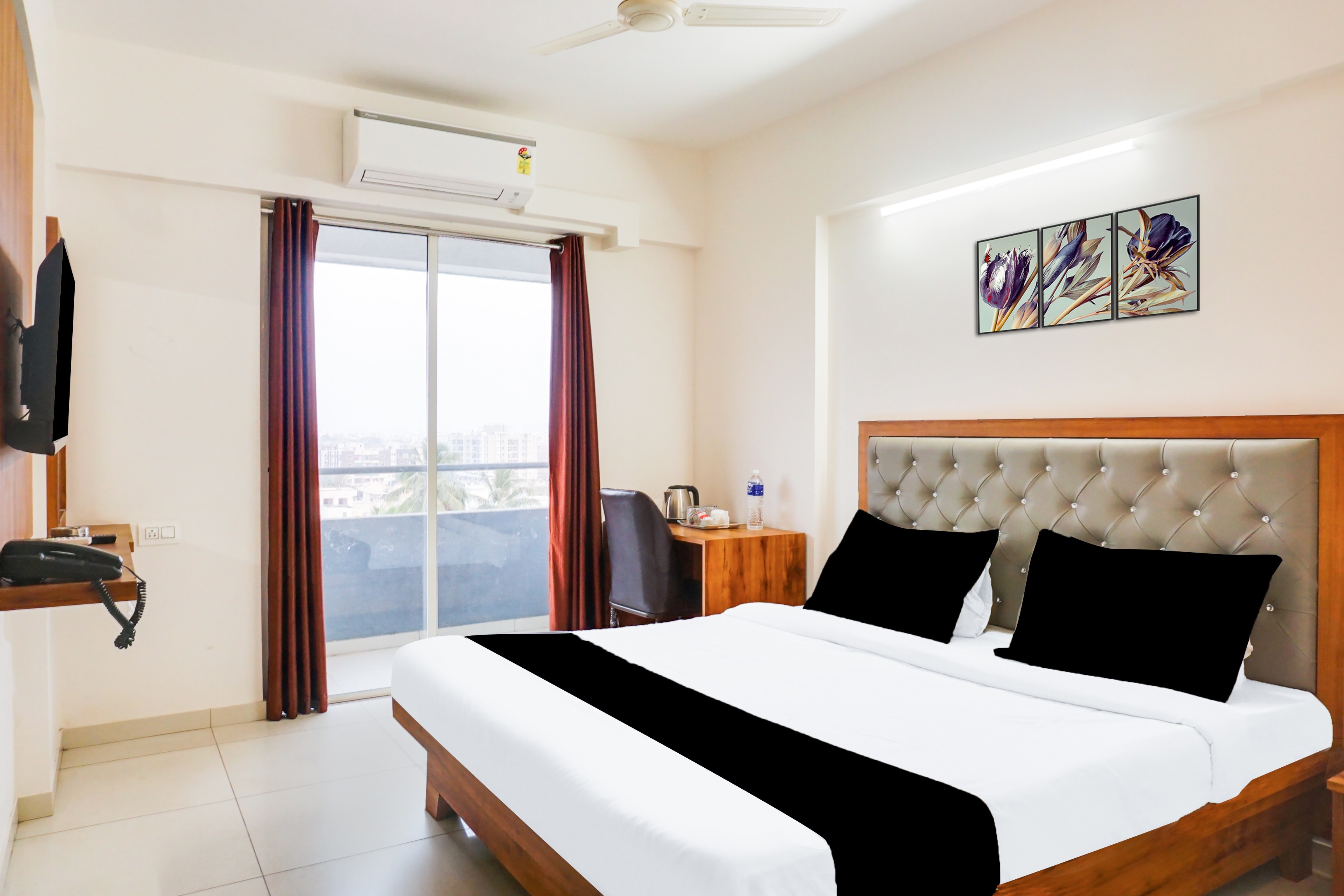 Luxury hotels in Pune starting @Rs 1024- Up to 50% OFF on 14 OYO Townhouse