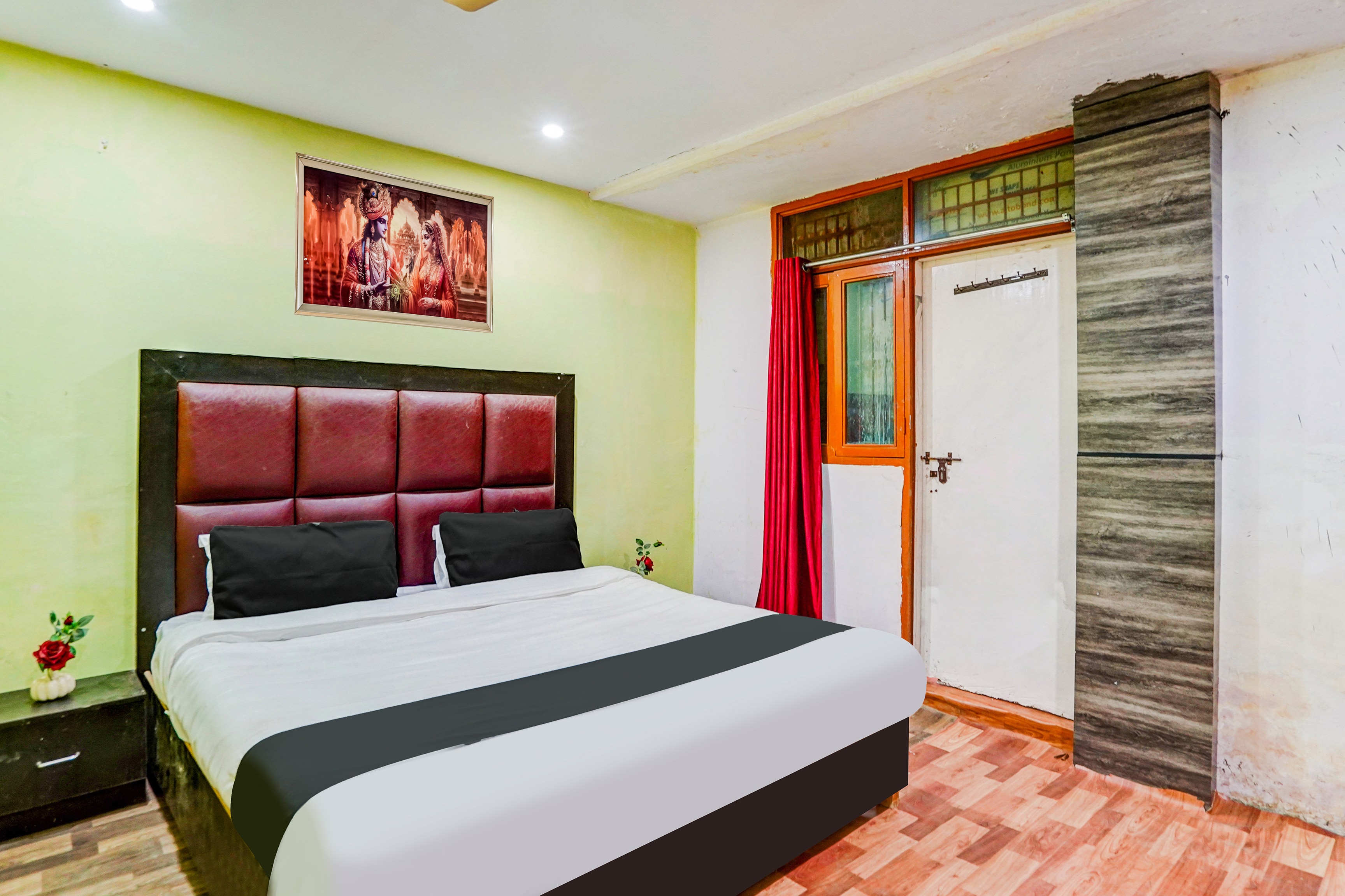 Hotel O The Secure Inn, Flagship Noida, Book @ ₹1277 - OYO
