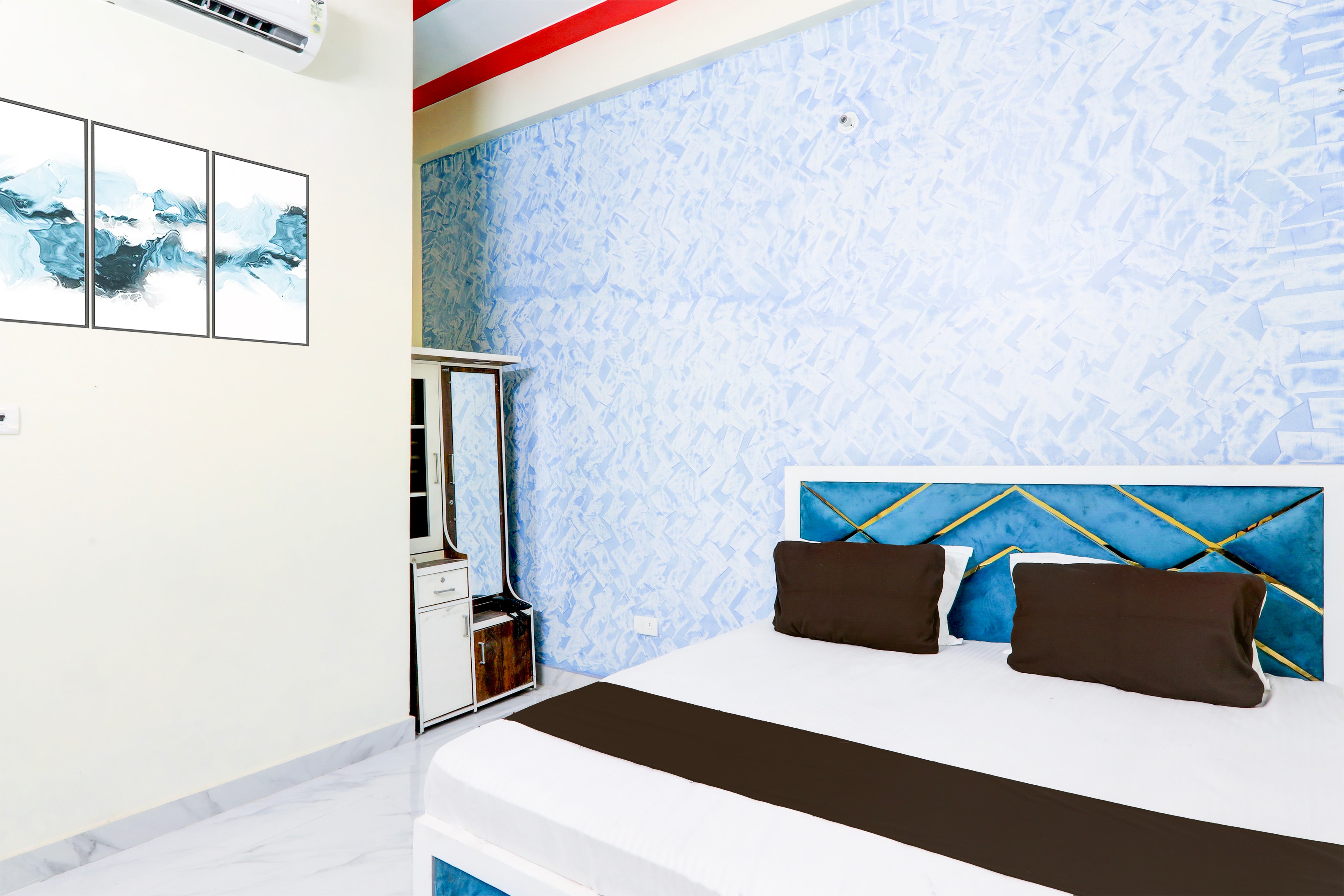 VS Grand, Flagship Sitapur, Book @ ₹1957 - OYO