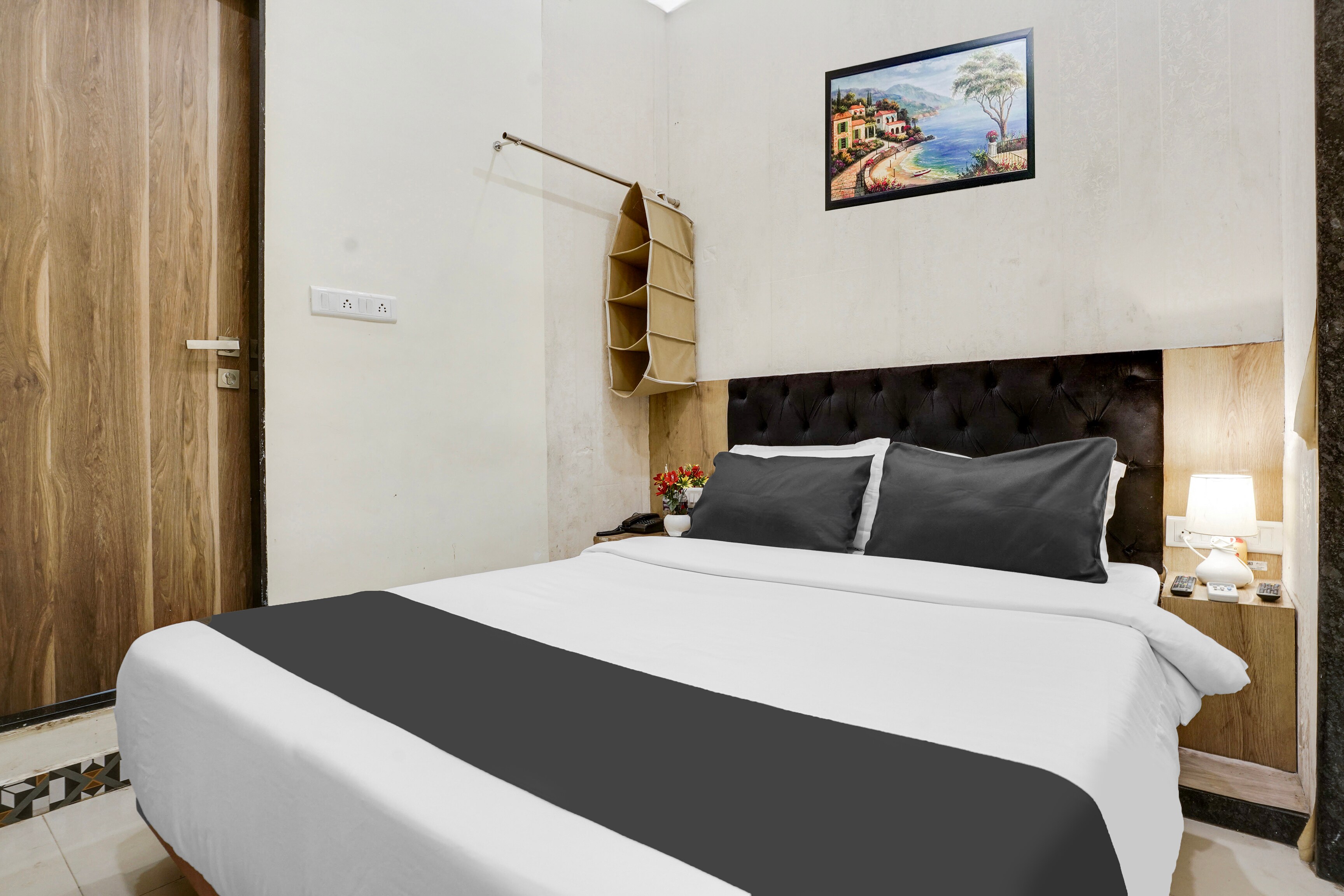 Collection O Ville Parle, Collection O Mumbai, Book @ ₹2311 - OYO